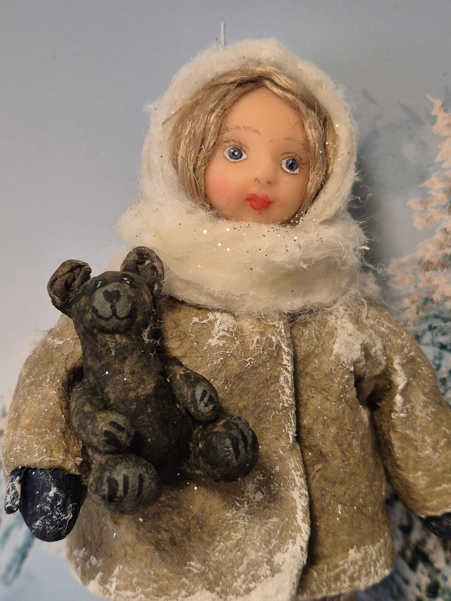 Ватная игрушка Affavatta "Девочка с мишкой", 12см, ручная работа