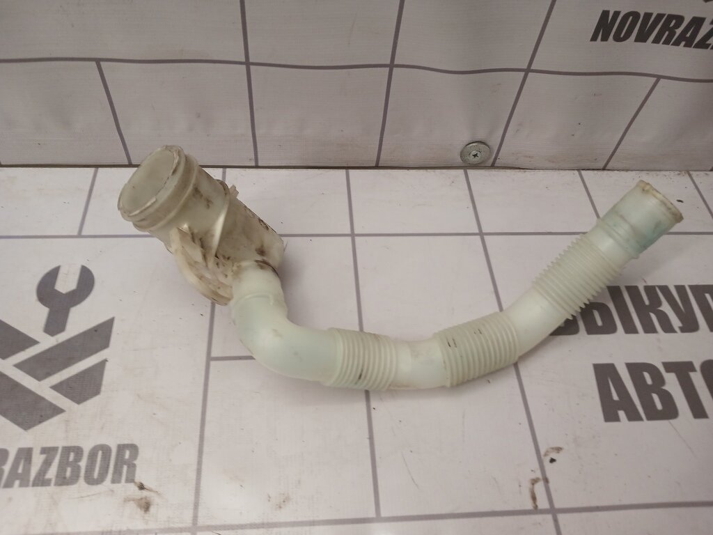 Горловина бачка омывателя Skoda Yeti 2009-2018