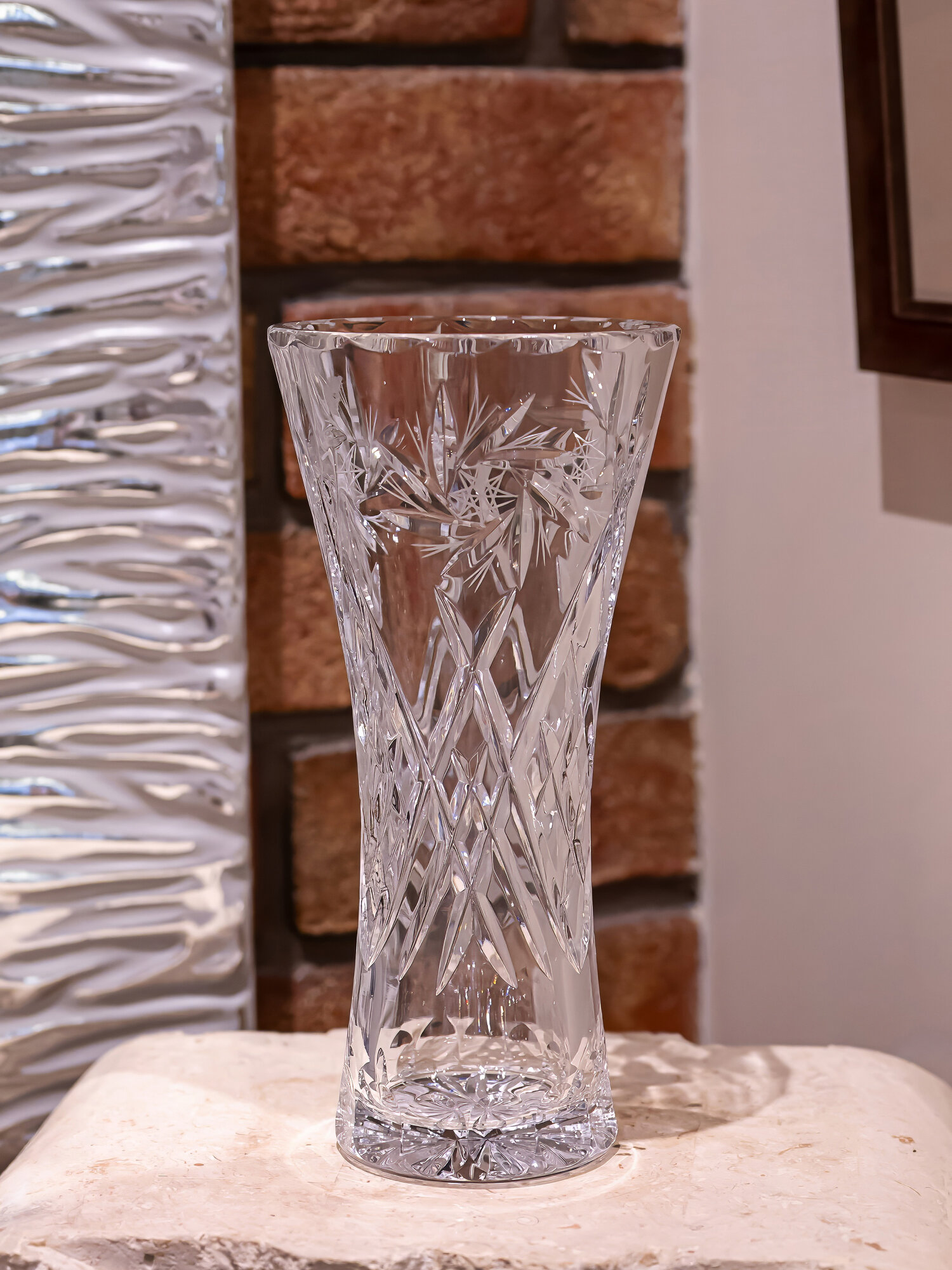 Ваза хрустальная для цветов, для декора и интерьера, высота 23 см диаметр 11.5 см. Неман 1000/22, 6210/2 (22651)