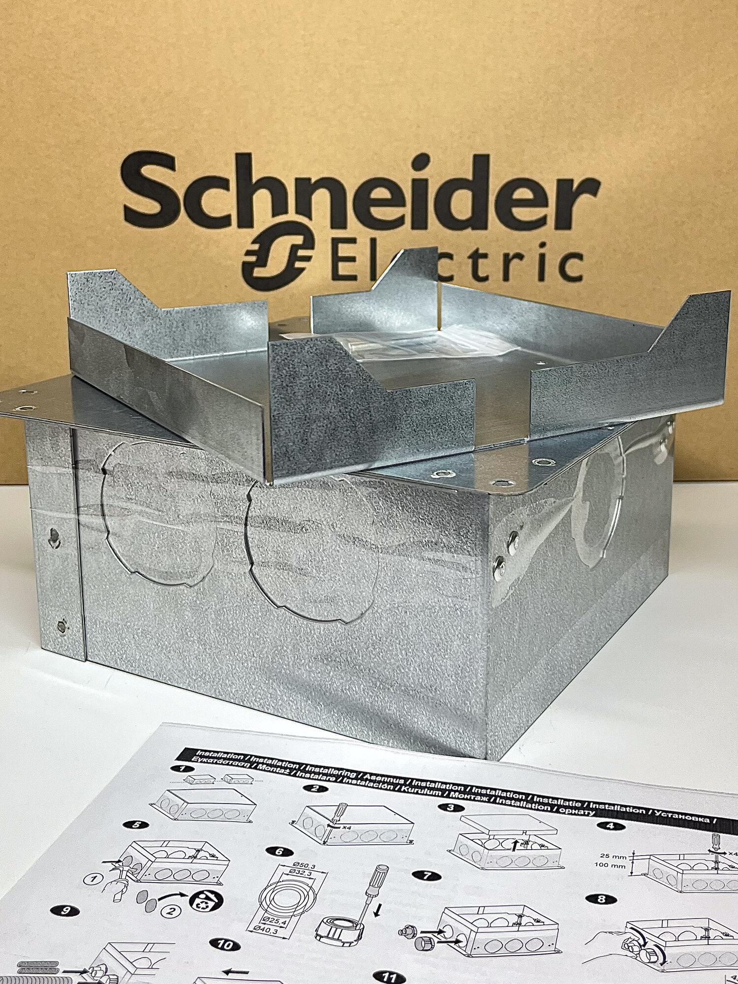 Schneider Electric US+ Коробка установочная металлическая в бетон для лючков размером М INS52001 Schneider Electric