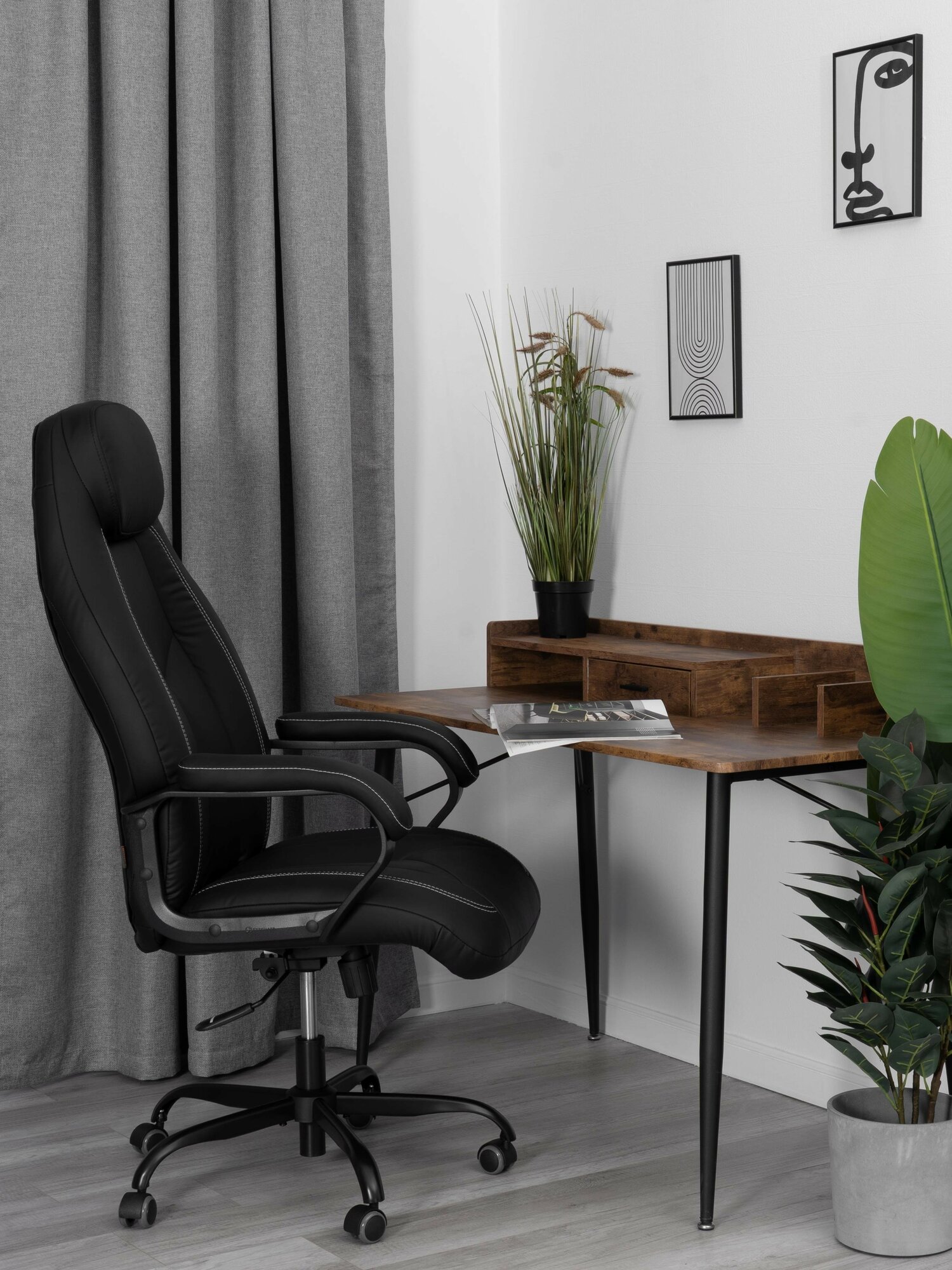 Компьютерное кресло руководителя TetChair BOSS metalBL, экокожа, черный