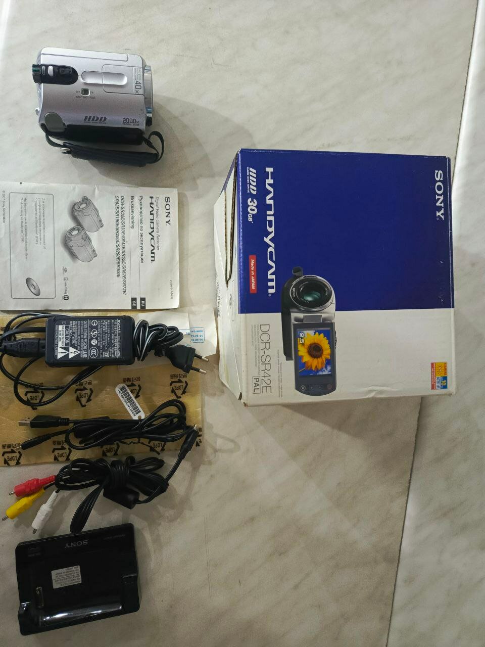 Цифровая видеокамера Sony DCR-SR42E