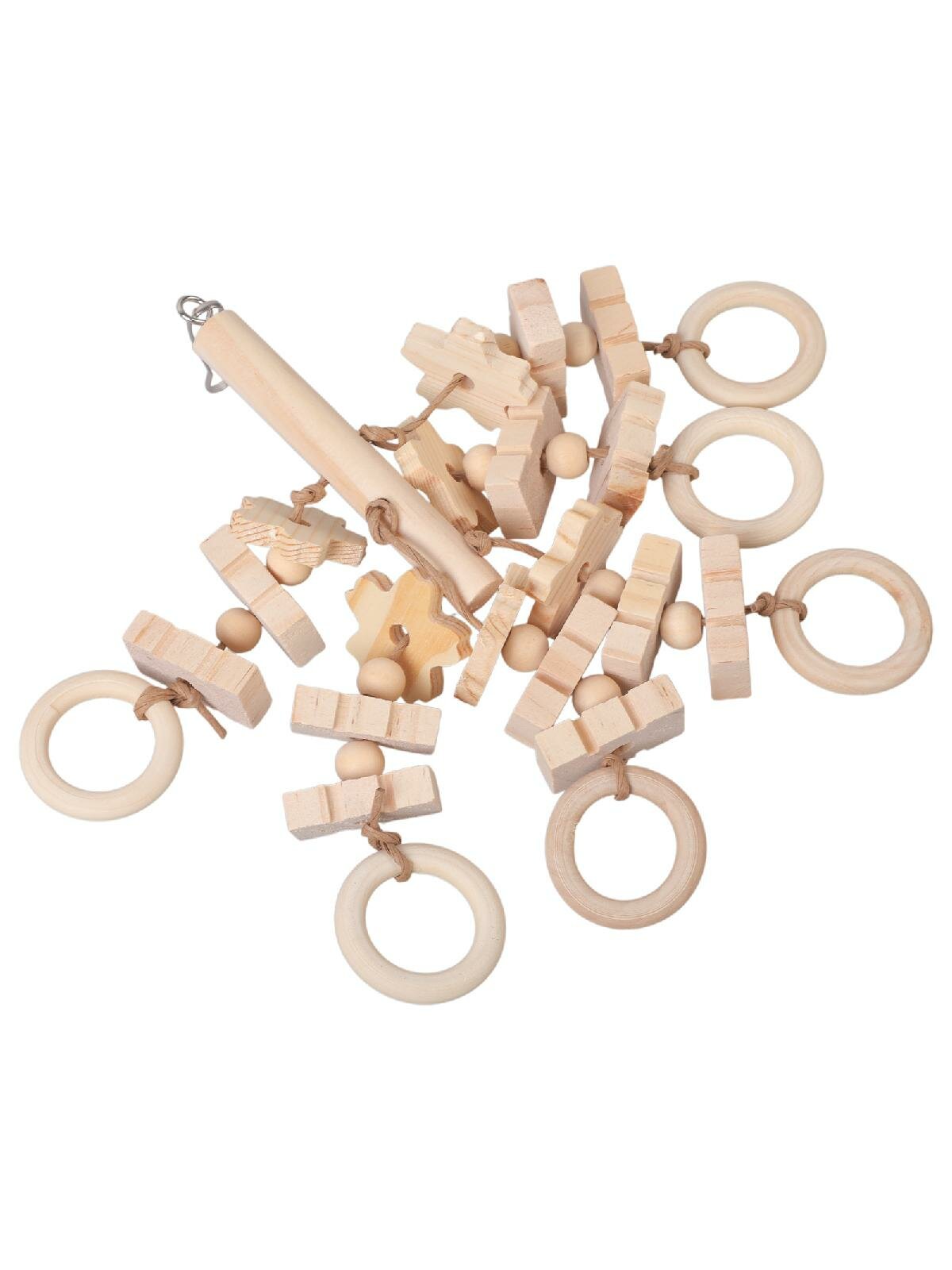 Попугай грызет деревянную веревочку