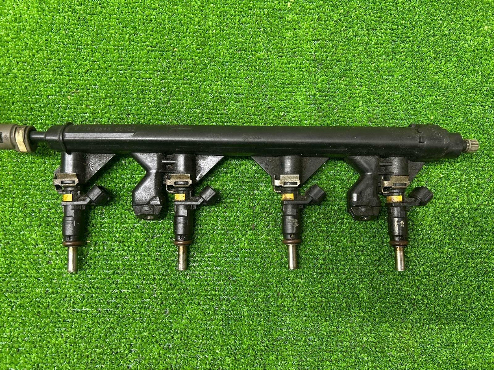 топливная рейка с форсунками Peugeot 308 EP6 v757564582-02