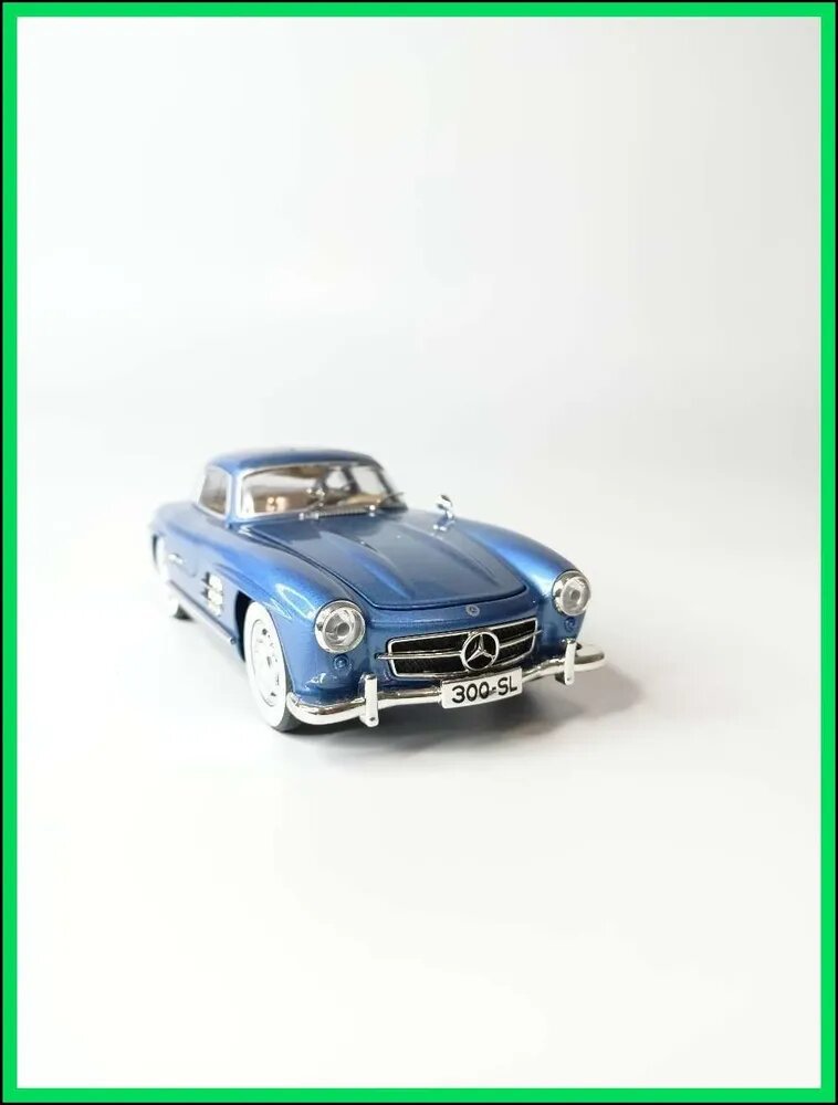 Игрушечная металлическая машинка Mercedes-Benz 300 SL ретро-модель 1/24 синего цвета