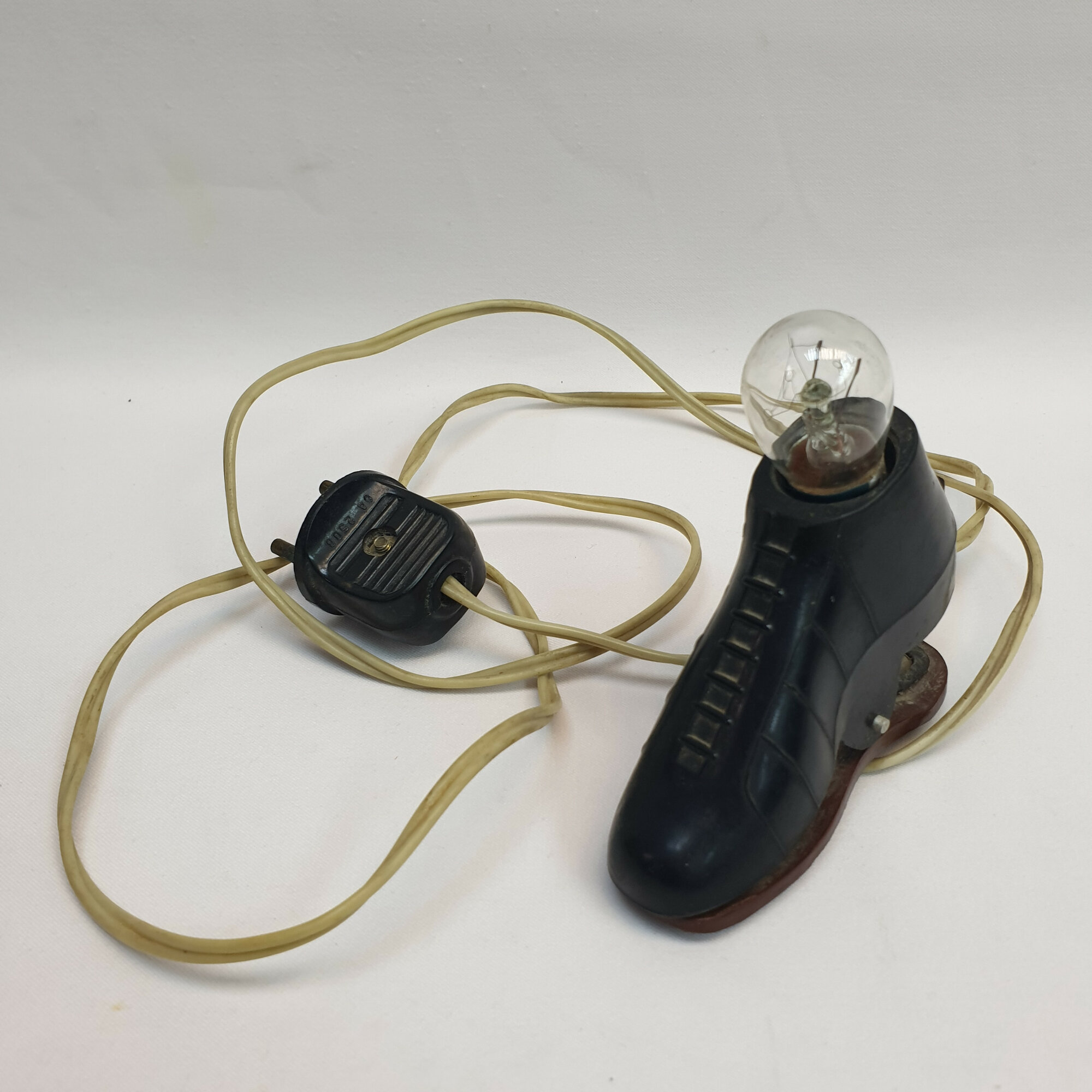 Винтажный ночник футбольная бутса, рабочий, СССР.