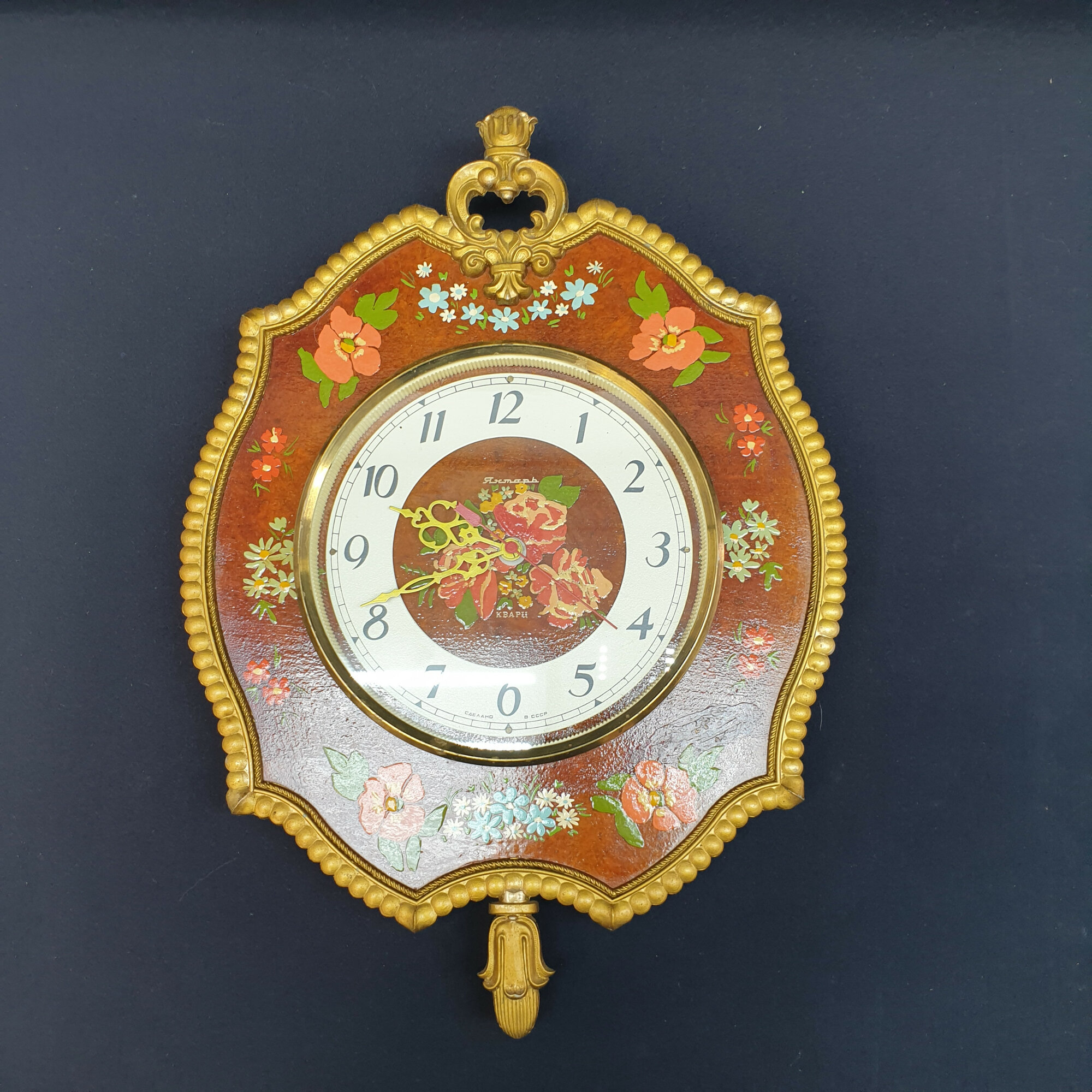 Часы кварцевые "Янтарь", рабочие, дерево, ручная роспись, СССР