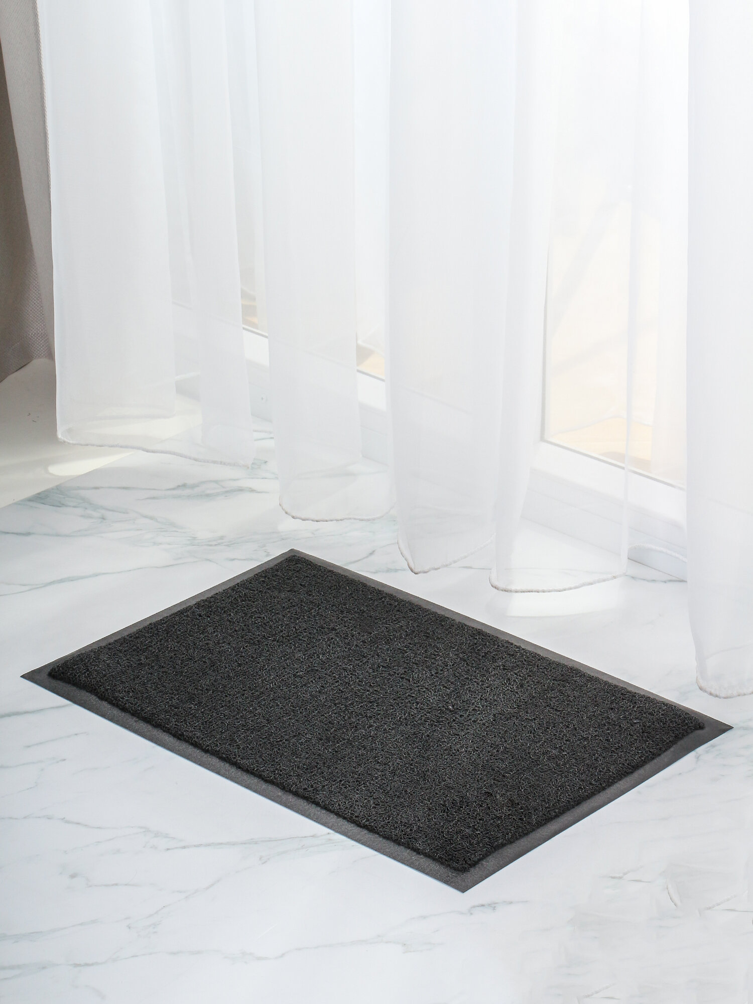 Коврик грязезащитный придверный ComeForte Spaghetti 40х60 см, черный резиновый мат лапша для входа в дом и офис