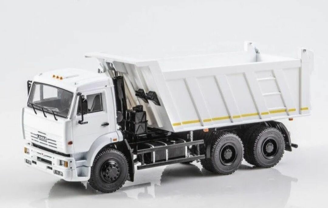 Масштабная модель КАМАЗ 6520 Самосвал SSM/1:43/ цвет белый