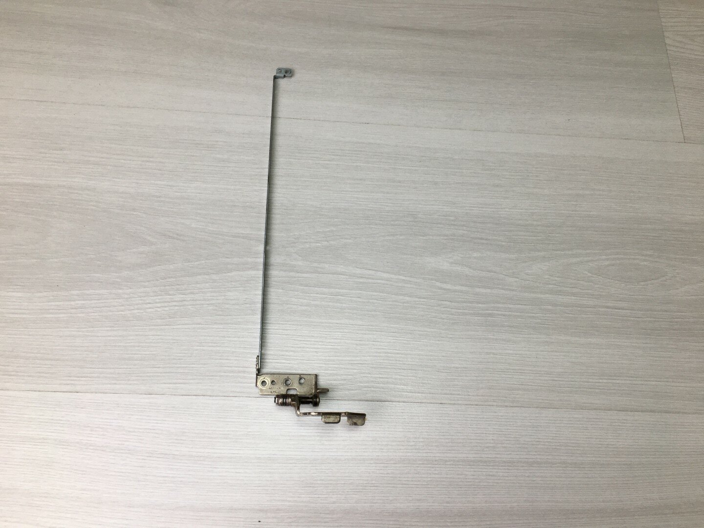 Левая петля для ноутбука Samsung NP355E5C