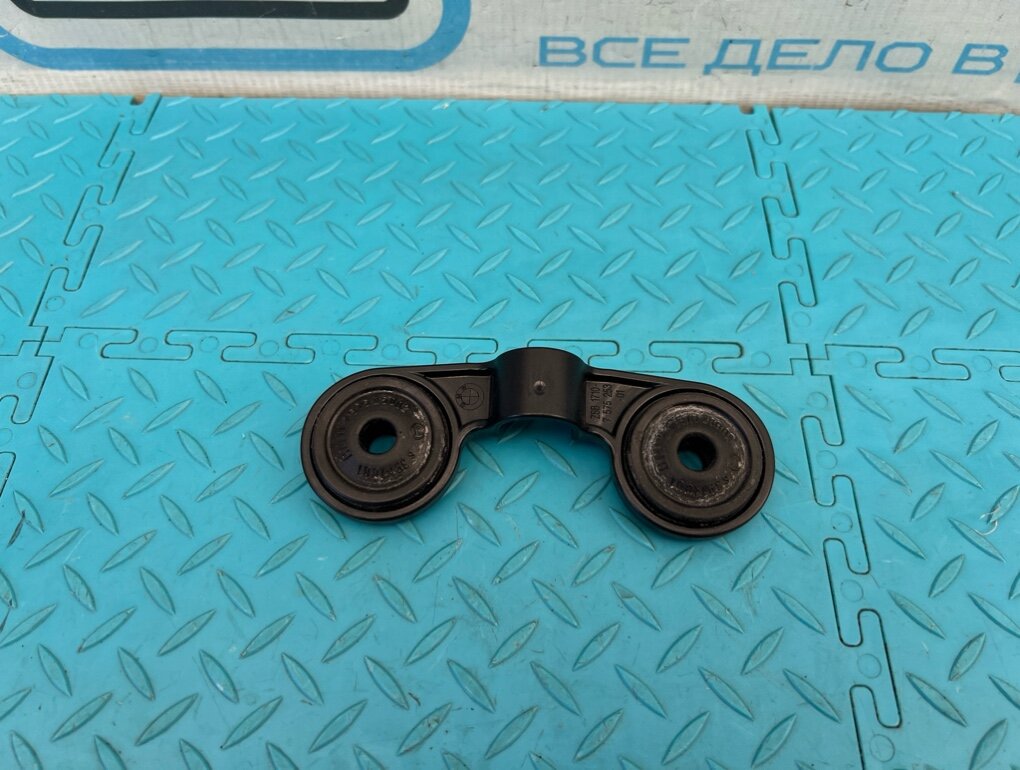 Кронштейн радиатора BMW 7-Series 2009 F02 N54B30A 3.0 OEM 17117575253