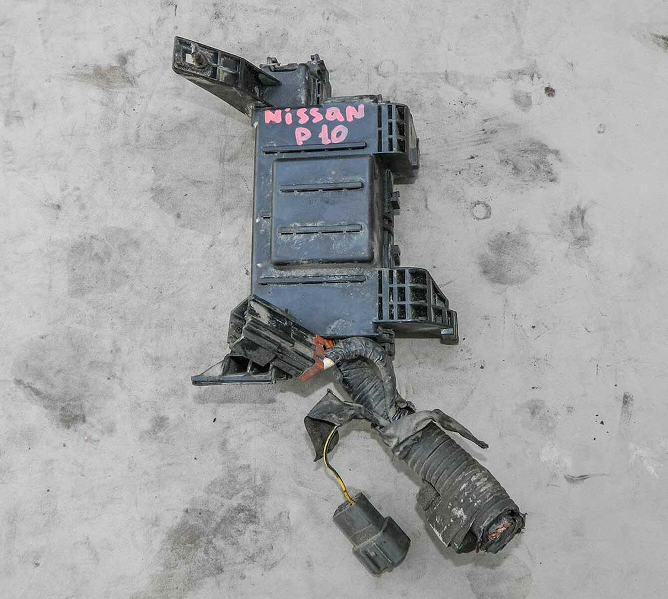 Блок предохранителей Nissan Primera P10 2438864J00