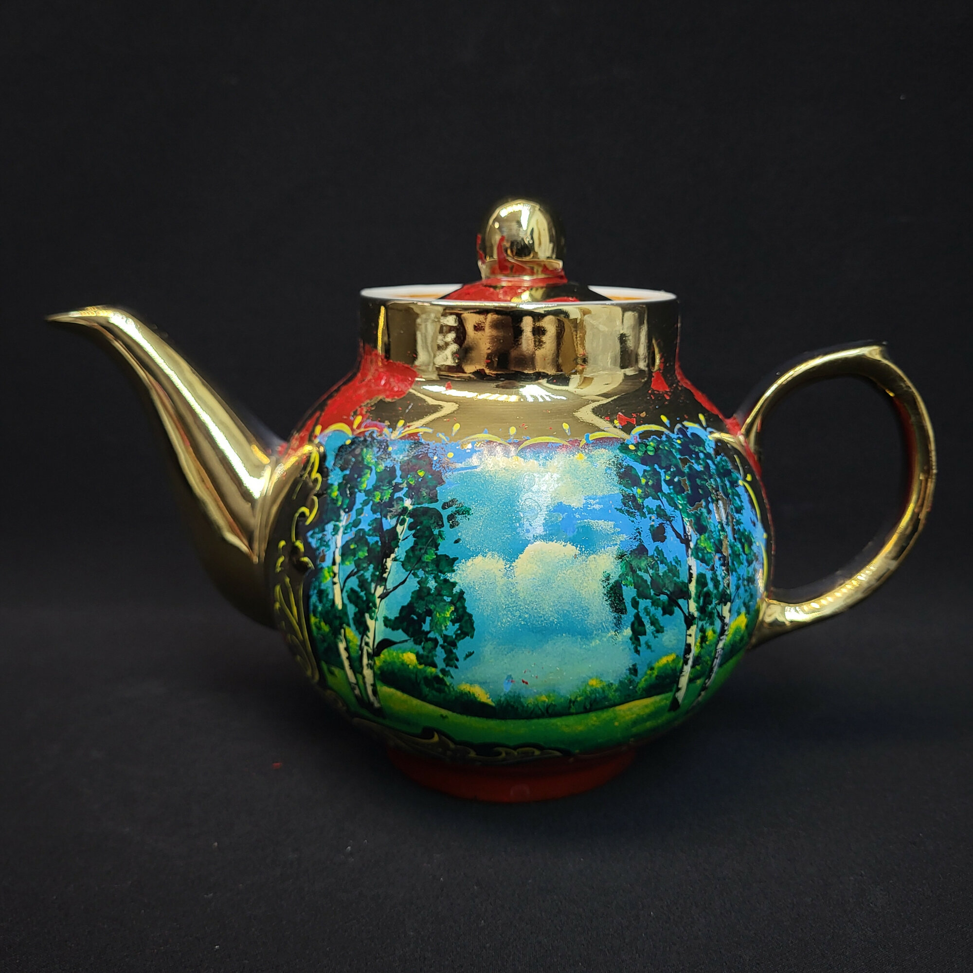 Чайник винтажный, СССР. Фарфоровый, с крышкой, декоративная роспись с пейзажем и березами