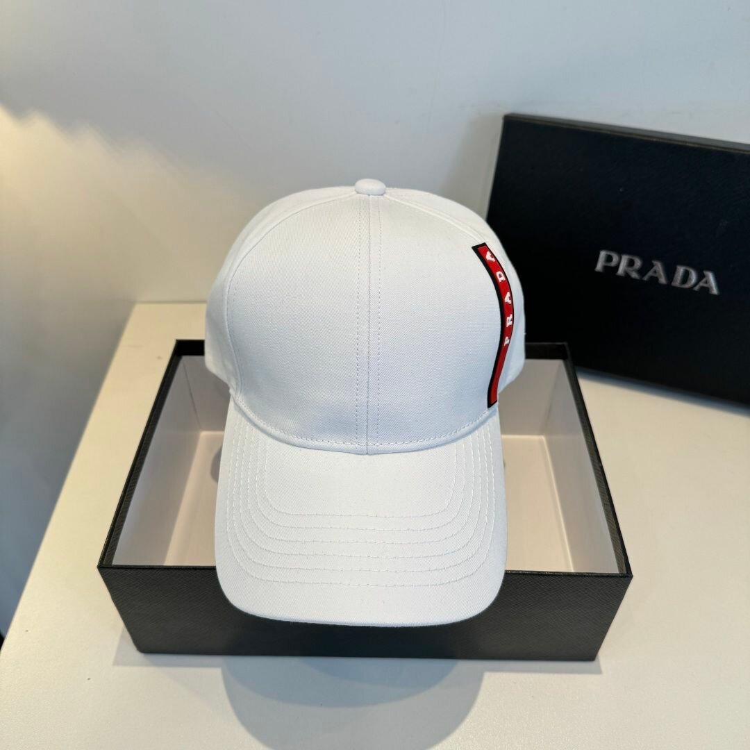 Бейсболка Prada кепка
