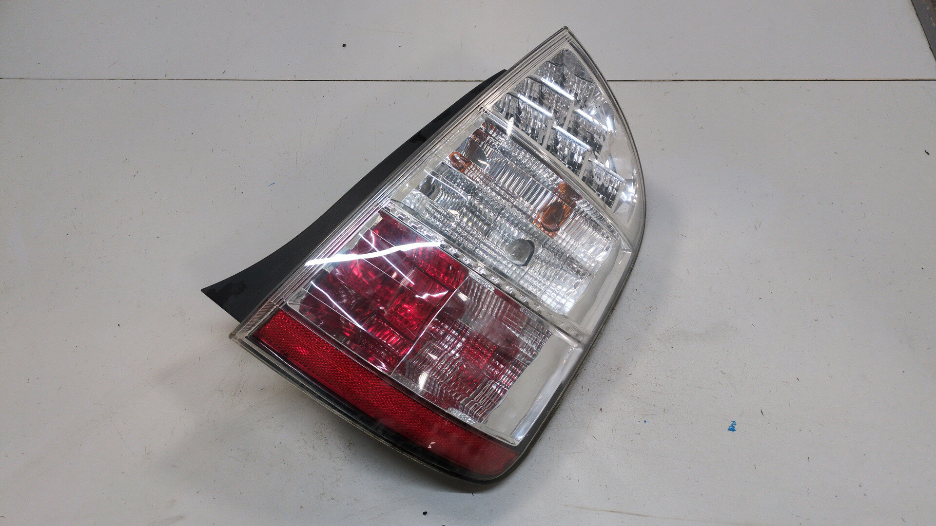 Фонарь (задний) правый Toyota Prius Б/У