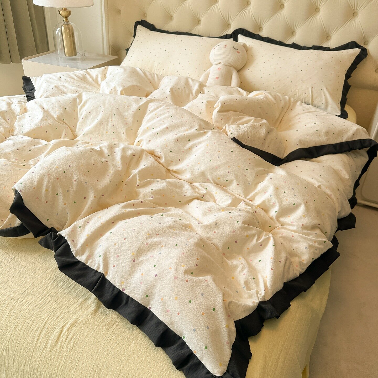 Новая модель 2026 года: четырехпредметный комплект из двухслойной марли с черным кружевом, комплект из четырех предметов из стираного хлопка, включает простыню, натяжную простыню и пододеяльник, подходит для машинной стирки.