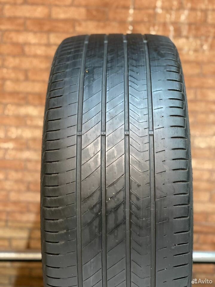 Kumho Majesty 9 Solus TA91 245/40 R19