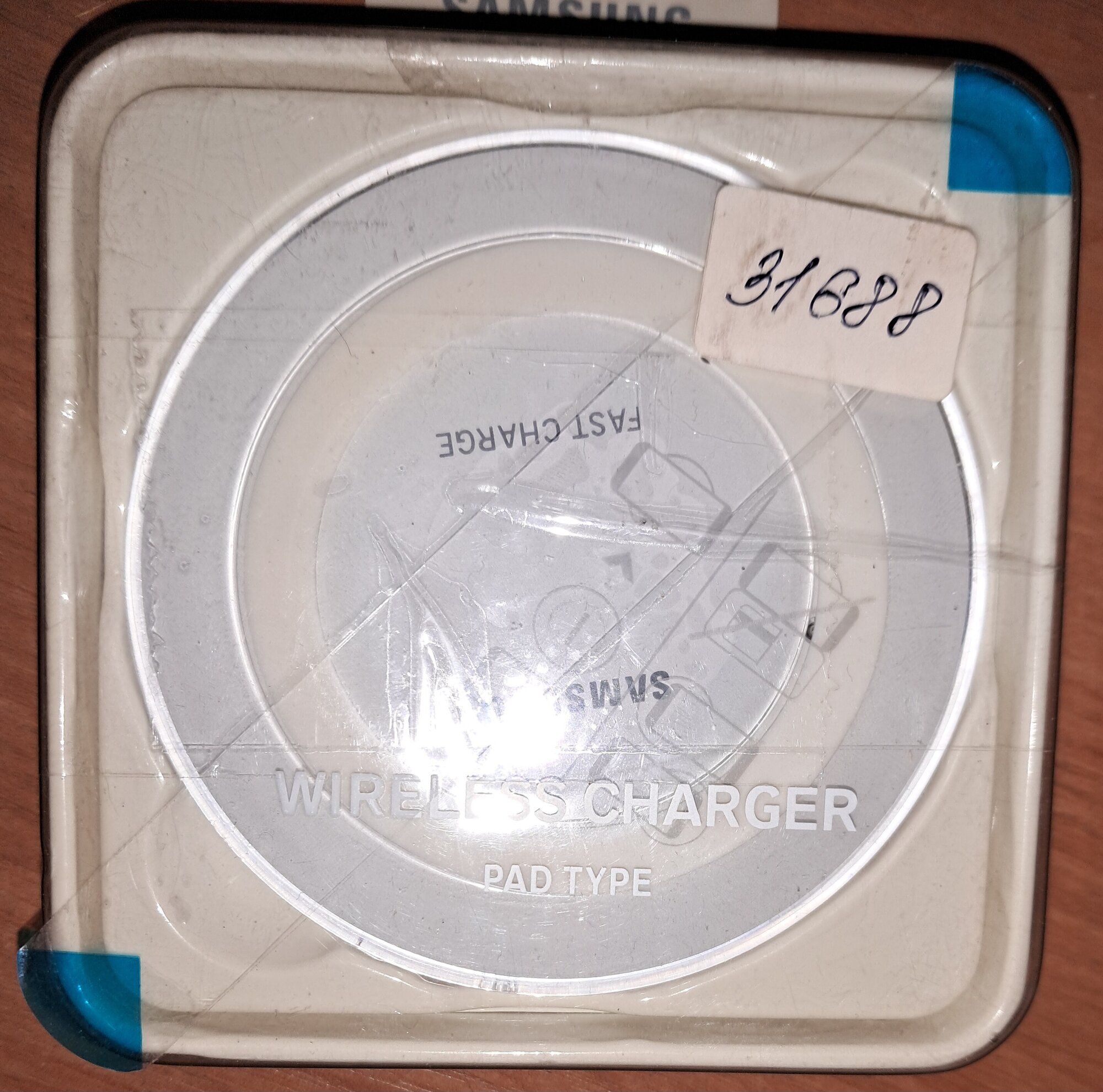Беспроводное зарядное устройство EP-PN920, белое, быстрая зарядка, гнездо microUSB на корпусе, шнура в комплекте нет