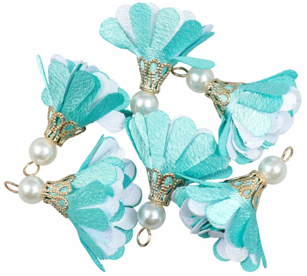 Декоративная подвеска "Цветок 2 с жемчужиной. Небесный и белый", набор заготовок для творчества и рукоделия с петелькой, в комплекте 6 шт, 3 см