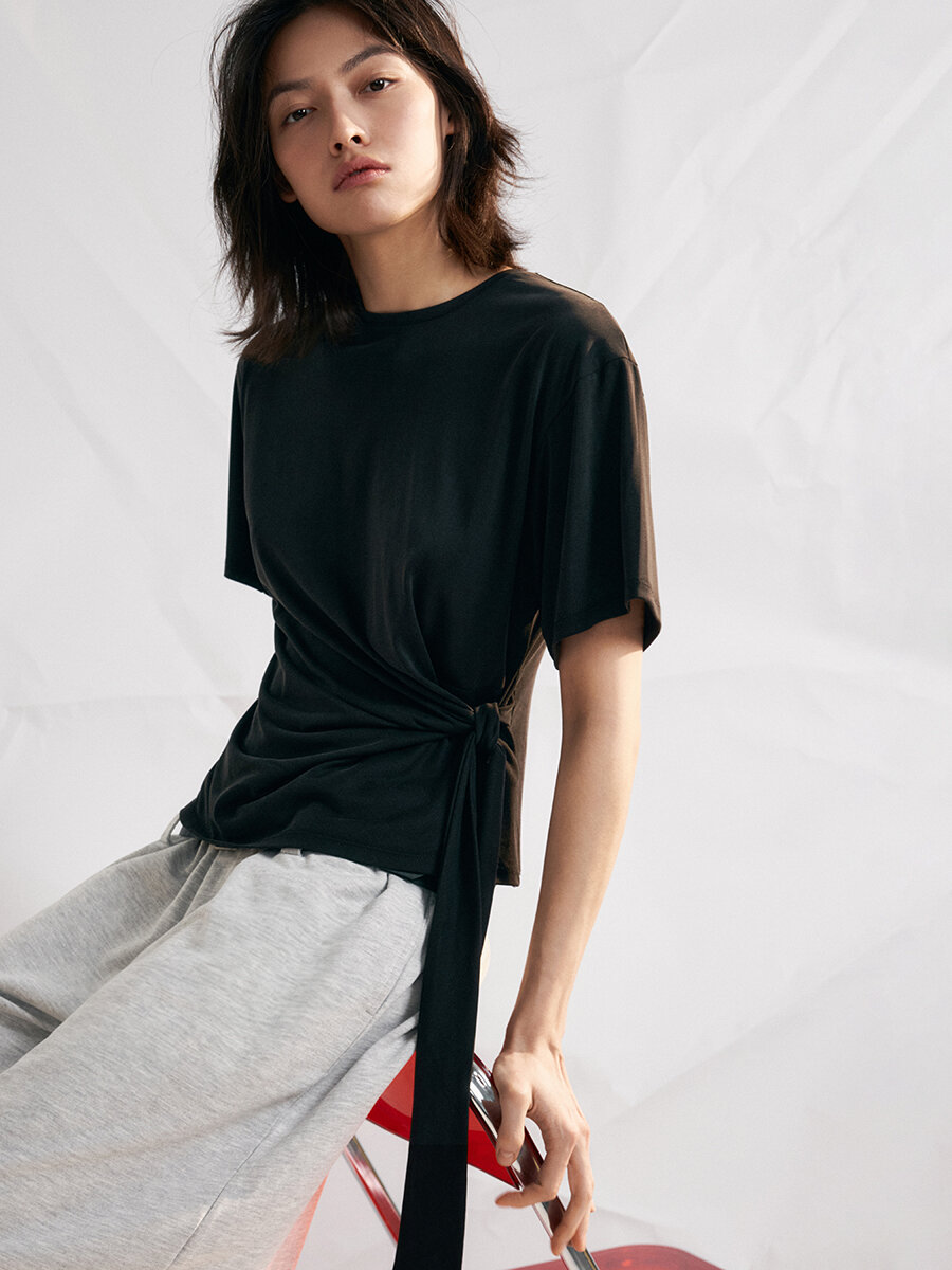 Футболка со сборкой на завязках