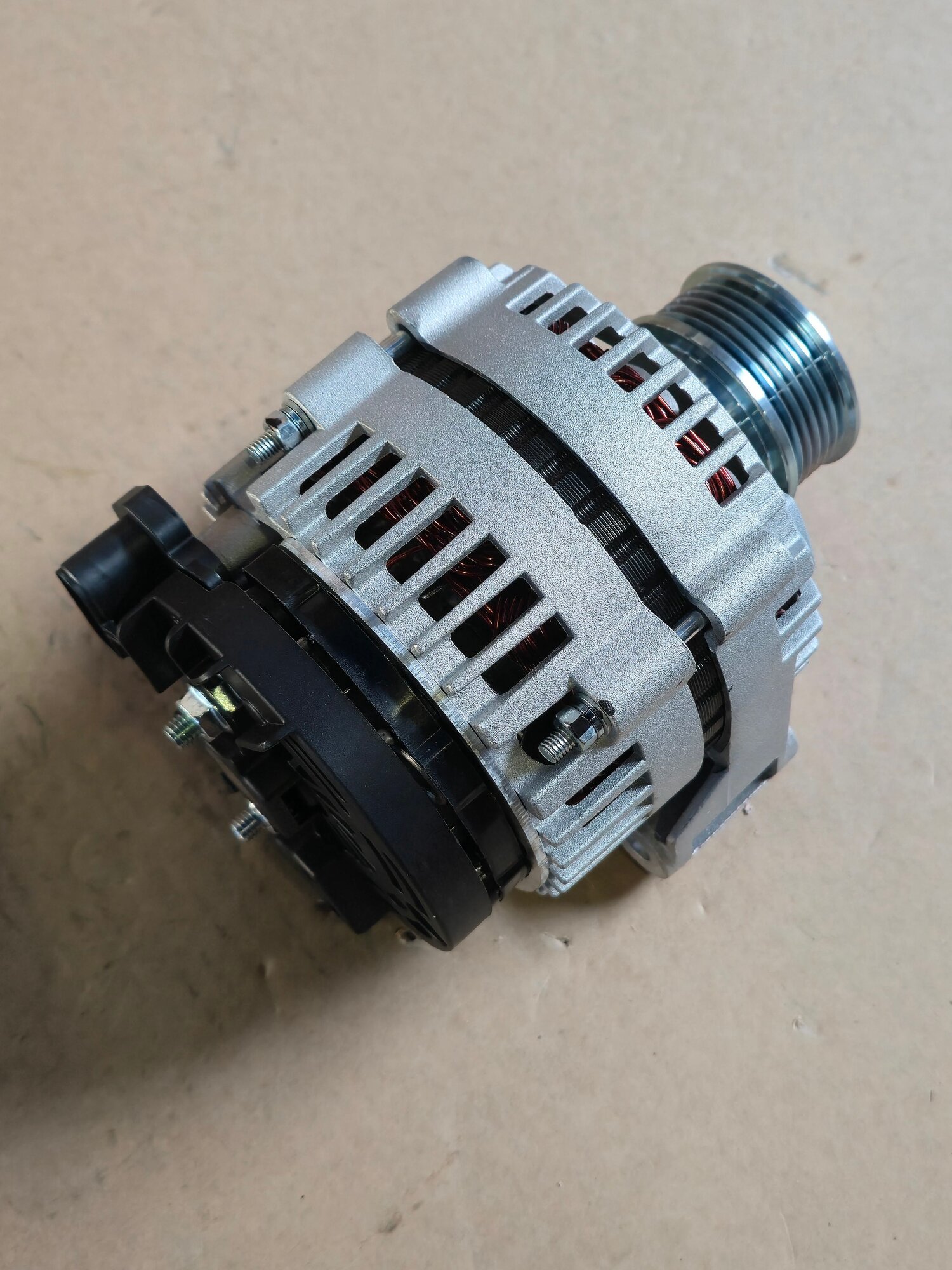 Генератор КАМАЗ дв.740.60, 740.61 ЕВРО-3, 740.37-400 ЕВРО-2 (5PIN) 28В 90А AVTOELECTRICA