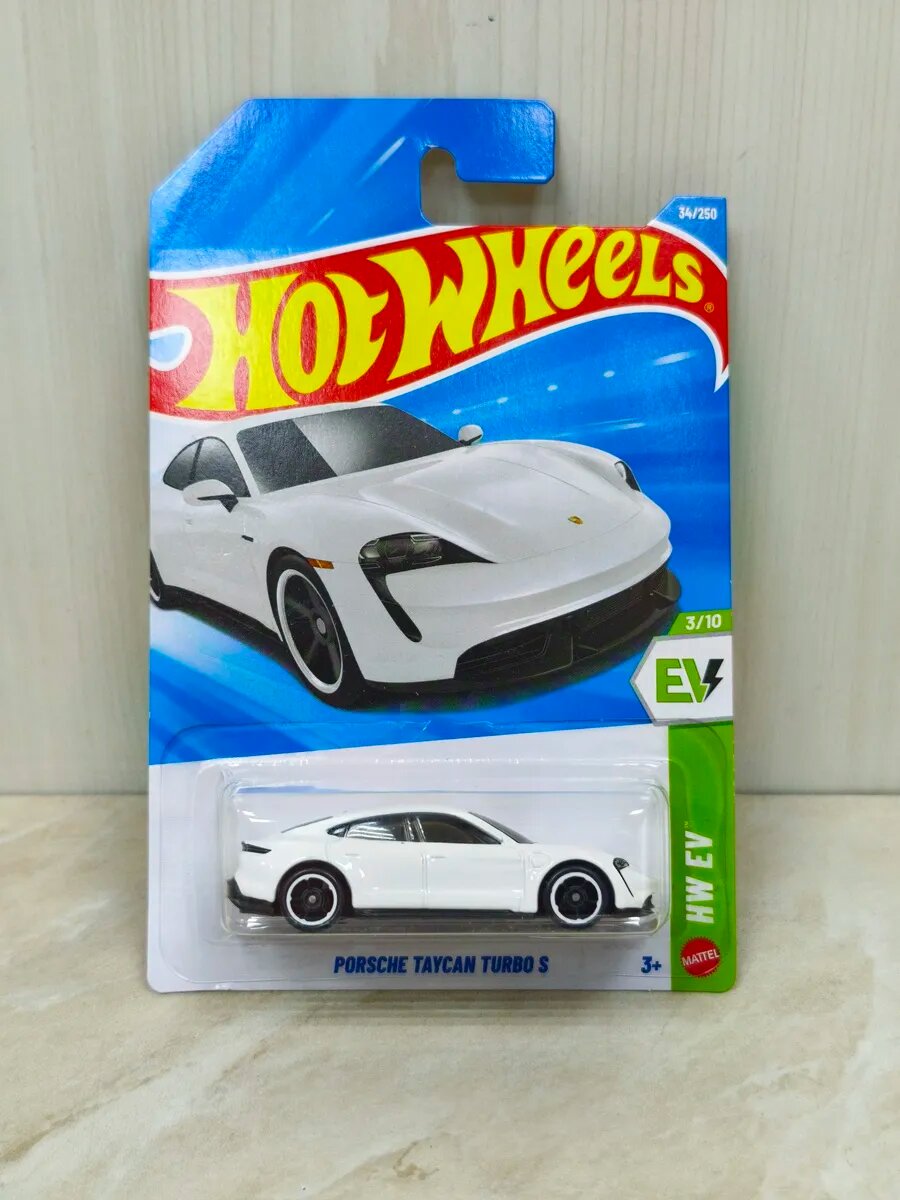 Машинка коллекционная Porsche Taycan Turbo S