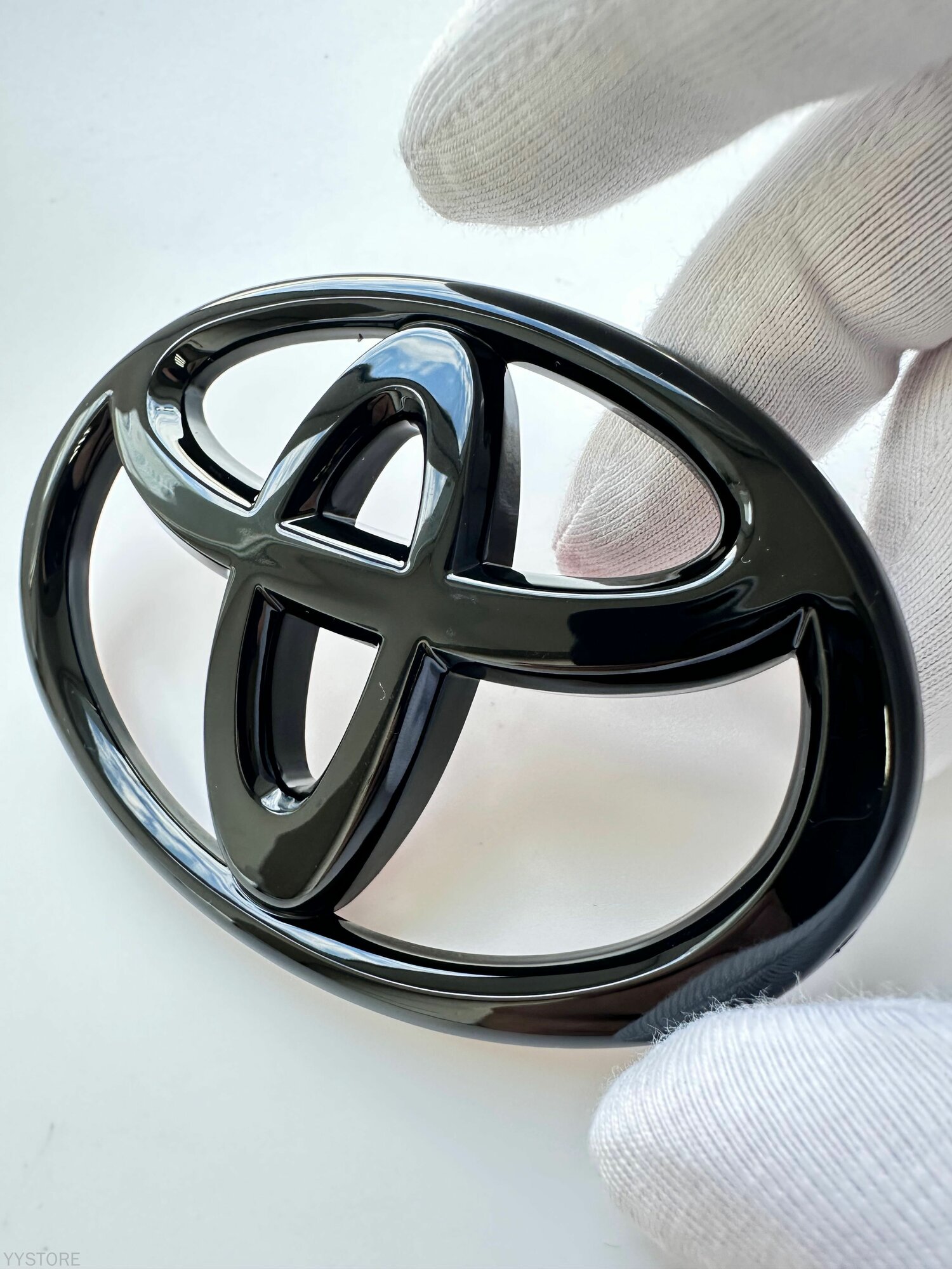 Значок Тойота на багажник 90/61 , эмблема Toyota на багажник 1 шт.