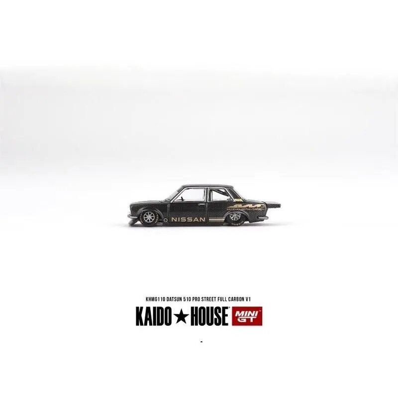 Машинка Kaido House KHMG110 Datsun 510 Pro Street Full Carbon V1, масштаб 1:64, длина 7 см, металл, ABS пластик, коллекционная — фото 1
