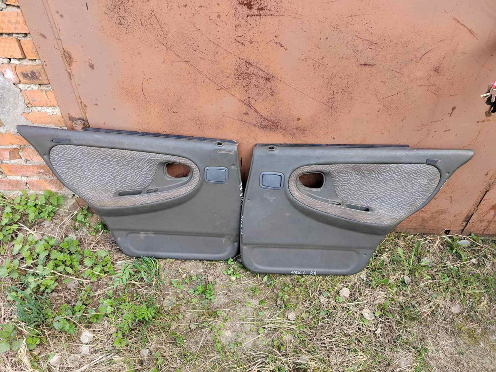 Обшивка задней двери Daewoo Nexia