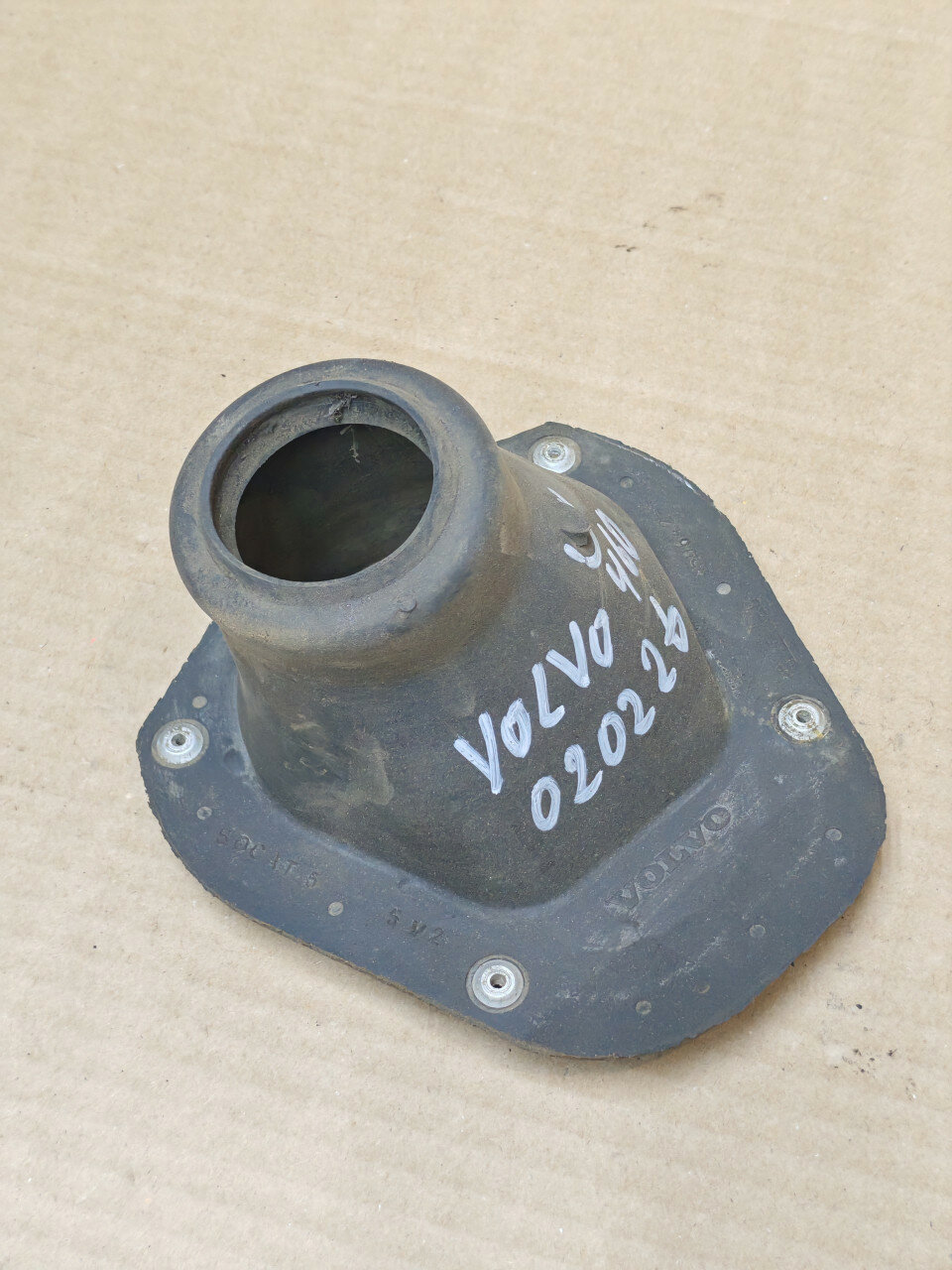 Пыльник рулевого кардана VOLVO 460