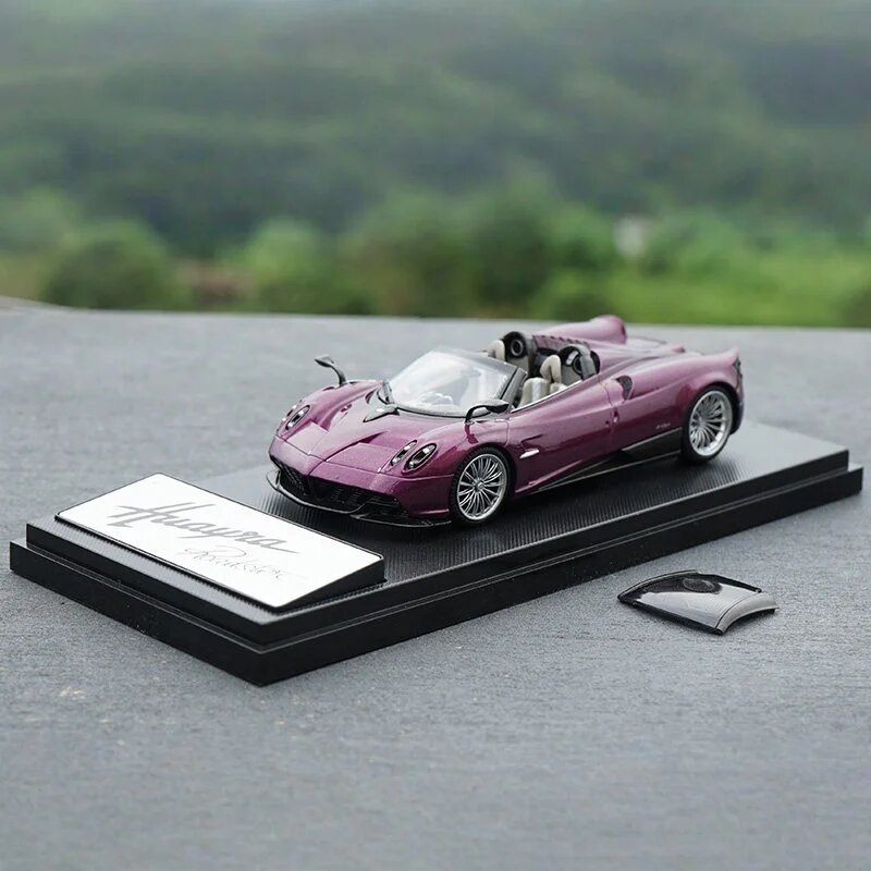 Модель автомобиля Pagani Huayra Roadster 1:43, цвет A