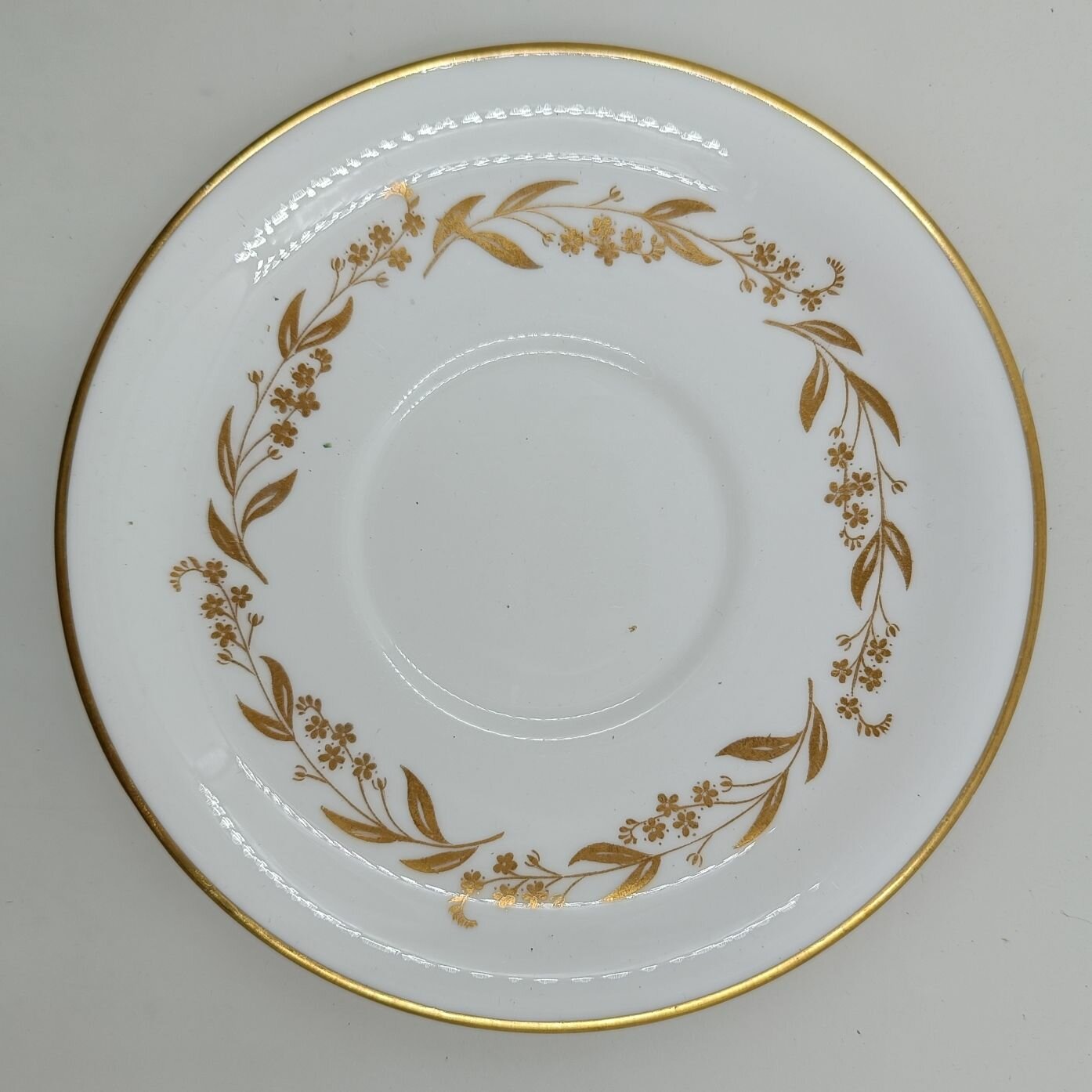 Блюдце "Золотые цветы" Royal Worcester британский фарфоровый бренд. Вторая половина 20го века. Диаметр 15,5 смХорошее состояние, следы бытования