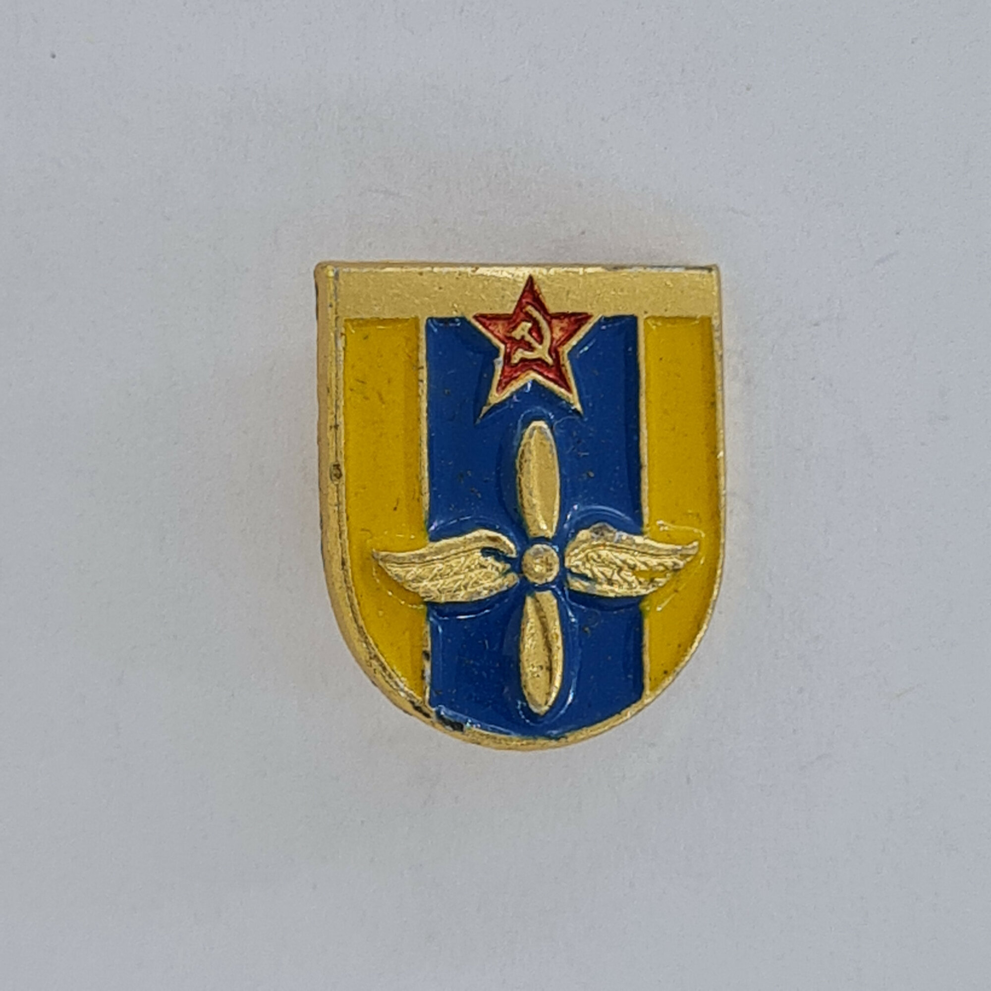 Значок СССР. Герб с пропеллером и красной звездой, авиация. Винтажный значек.