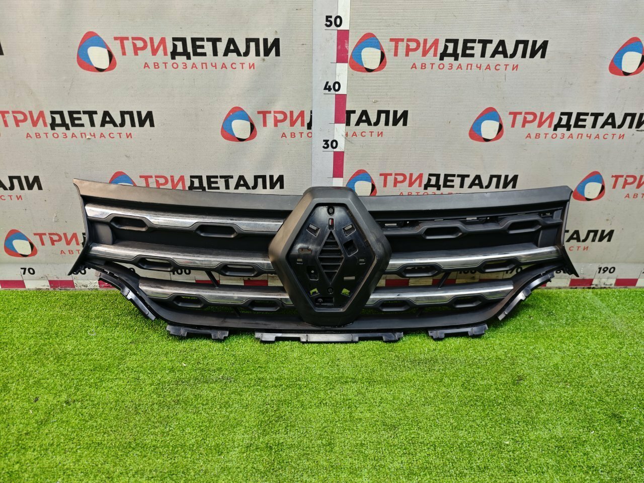 Решетка радиатора Renault Duster 1.4 H5H 2021 (б/у)
