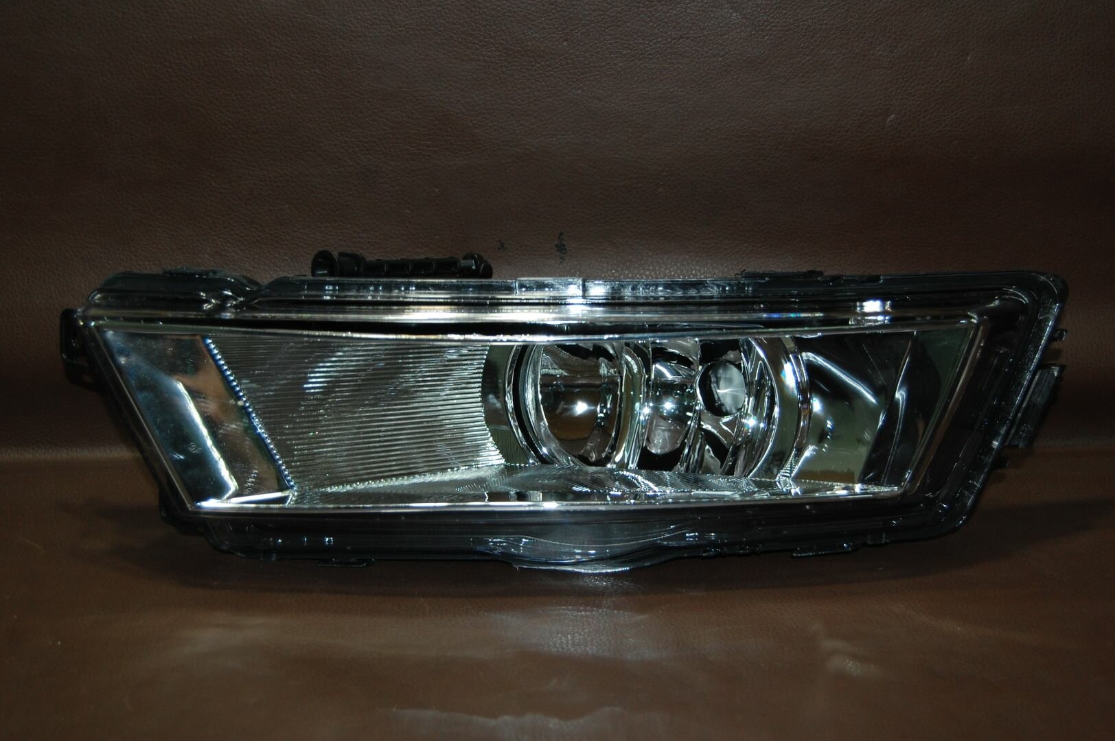 Фара противотуманная левая для Skoda Rapid 1 (2012-17гг) JH08RAP003WL