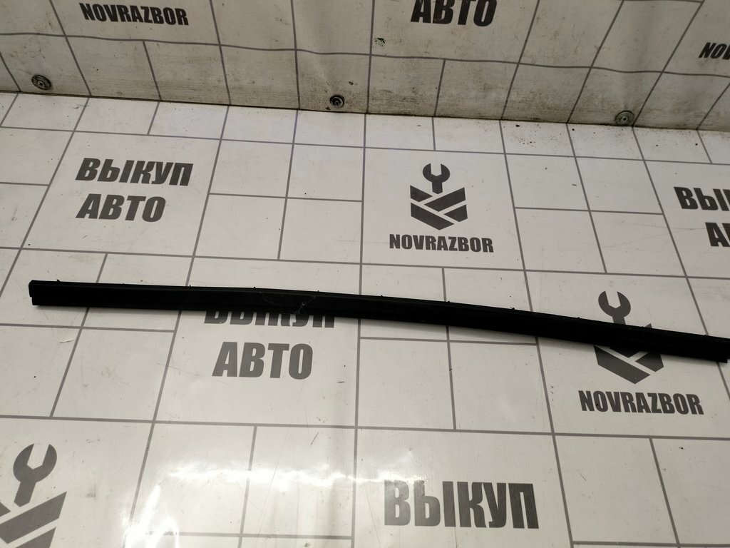 Уплотнитель стекла двери Ssang Yong Actyon 2 / Korando C 2010-2019