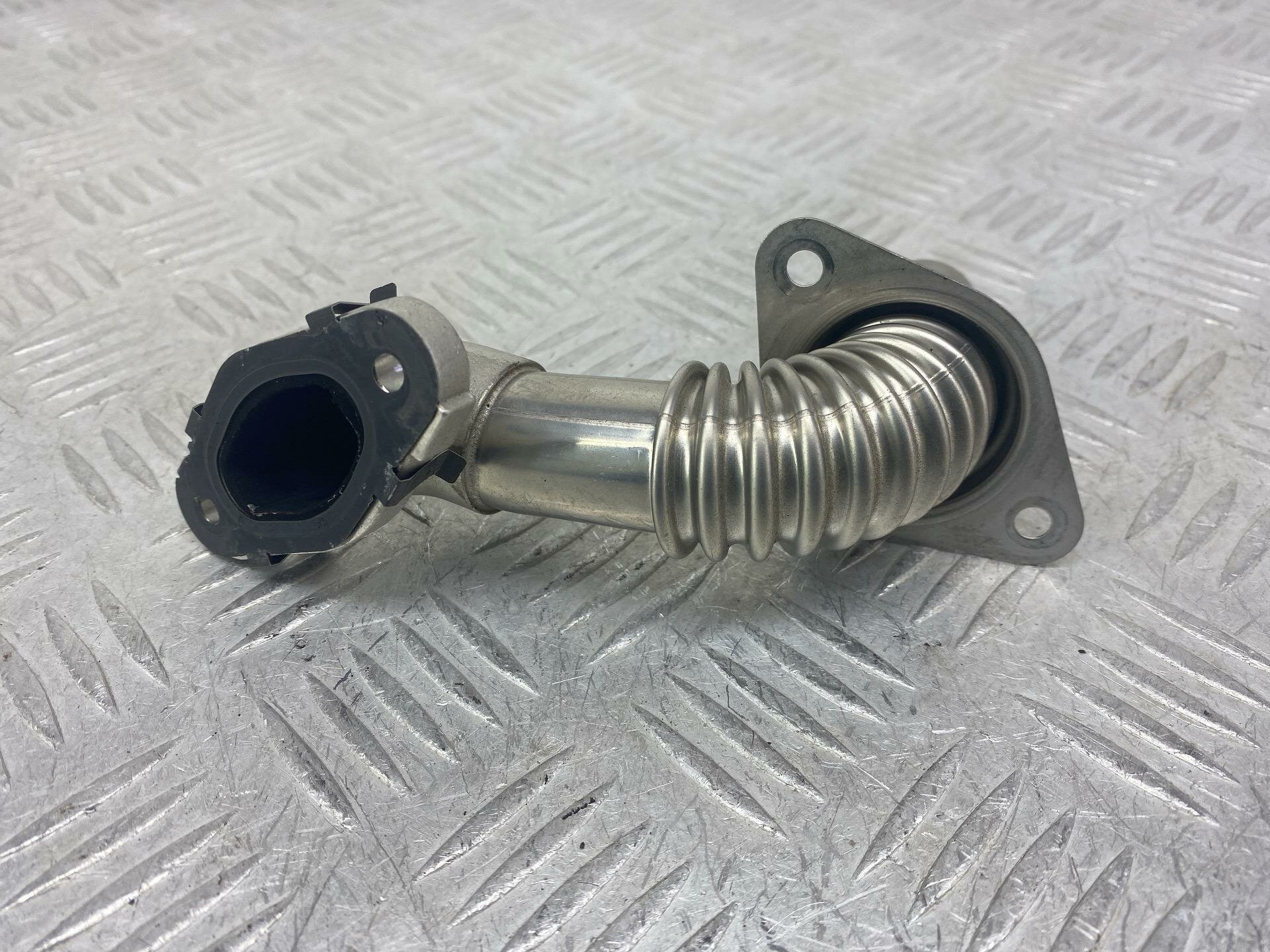 Патрубок (трубка) EGR Opel Astra K (2015 - 2019) GMA55508127