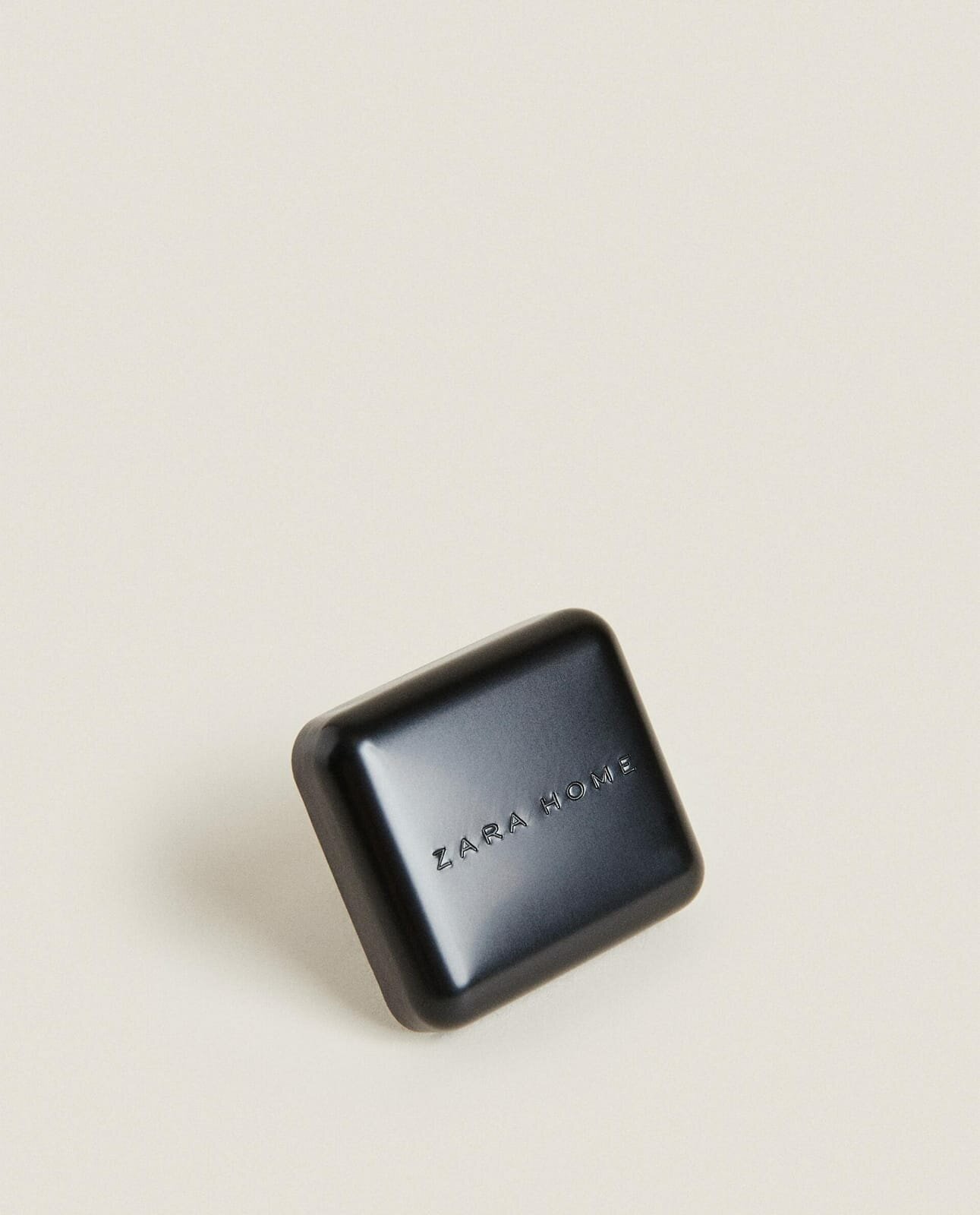 Ароматизатор автомобильный ZARA HOME white lotus, красный, 4 x 4.4 x 1 см 5470/707/601-99