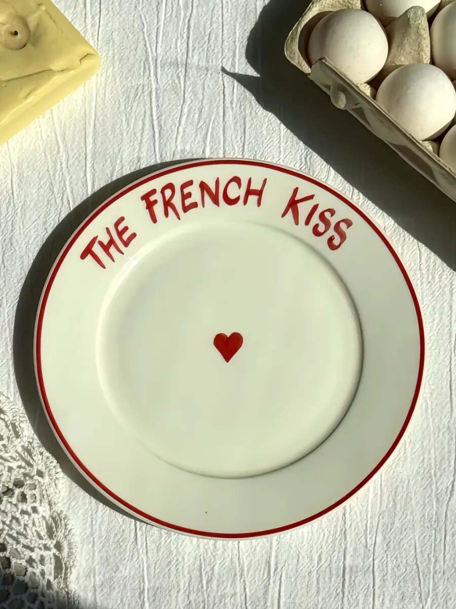 Тарелка от бренда "Тепло в руках", керамика, эстетическая "French Kiss"