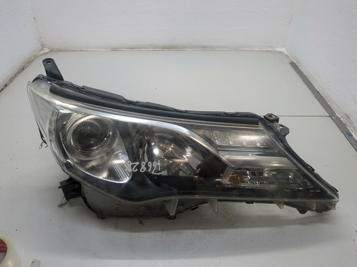 Фара (передняя) правая Toyota RAV 4 Б/У