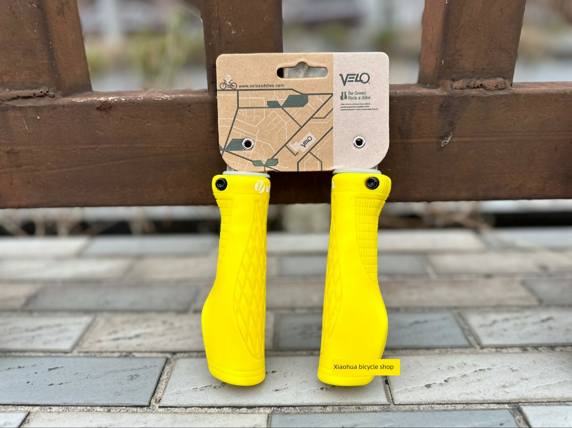 VELO 1777D2 Желтые цветные ручки для велосипедов горных и шоссейных, мягкая комфортная поверхность - аксессуары для