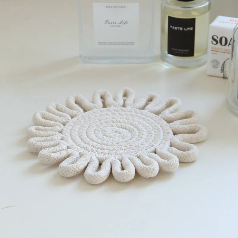 Тканый изоляционный коврик, предметы первой необходимости для дома, коврик для обеденного стола в форме цветка, хлопчатобумажная веревка, коврик для ватного горшка ручной работы в скандинавском стиле.