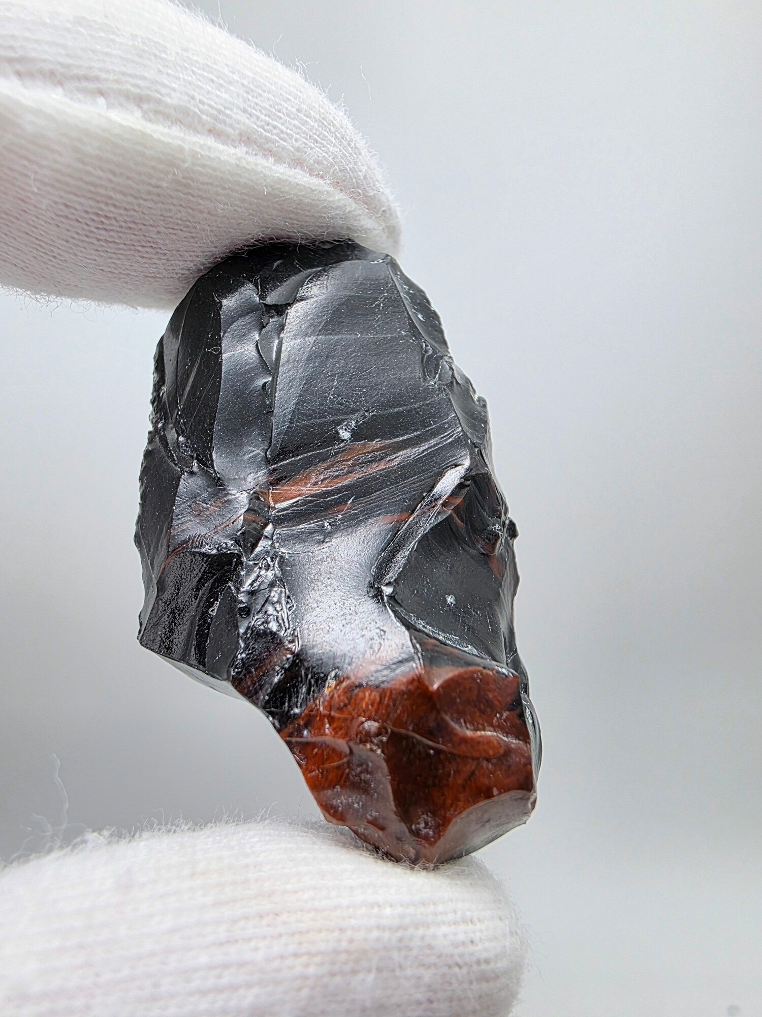 Обсидиан натуральный (необработанный) 44 мм, 30 г.