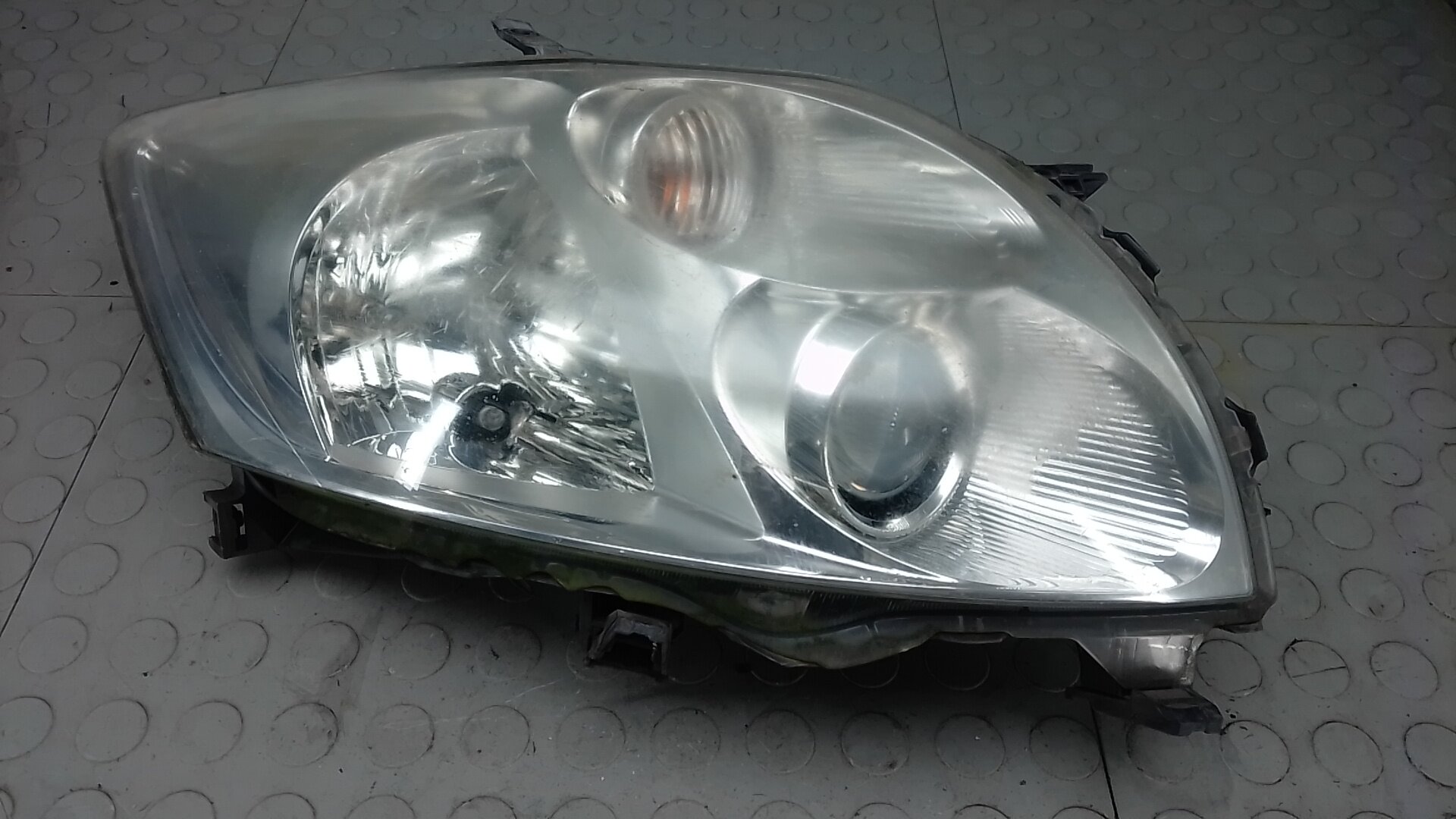 Фара правая TOYOTA AURIS E150