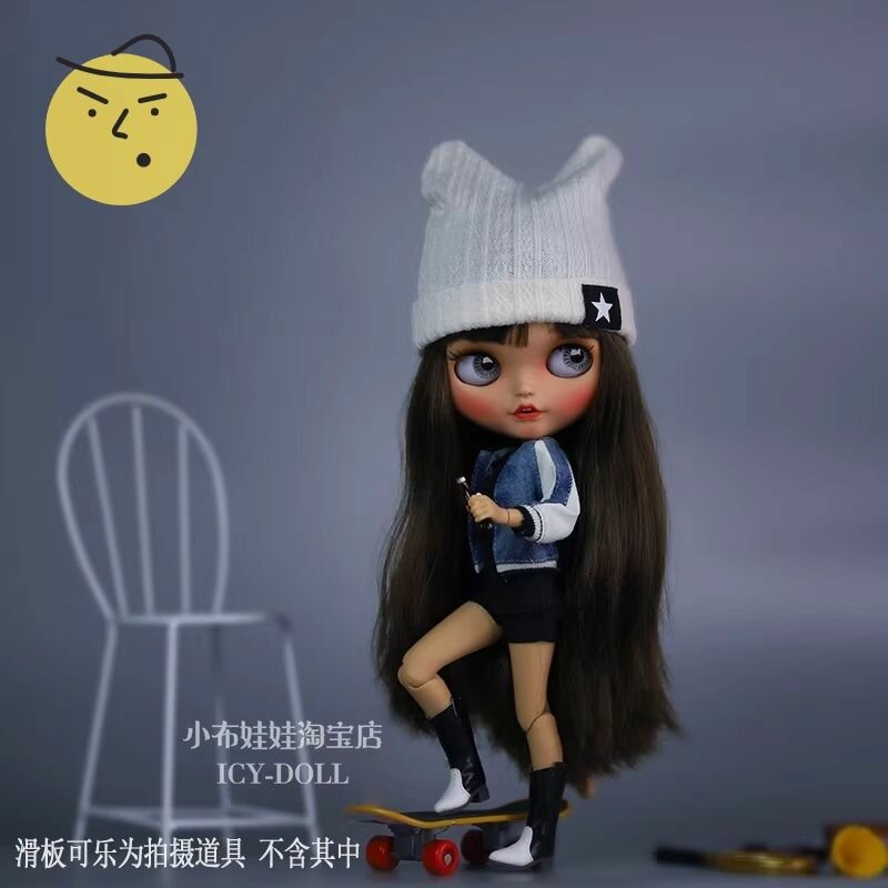 Коллекционная кукла, матовое лицо, сменный макияж, 19 шарниров (включает одежду и обувь).