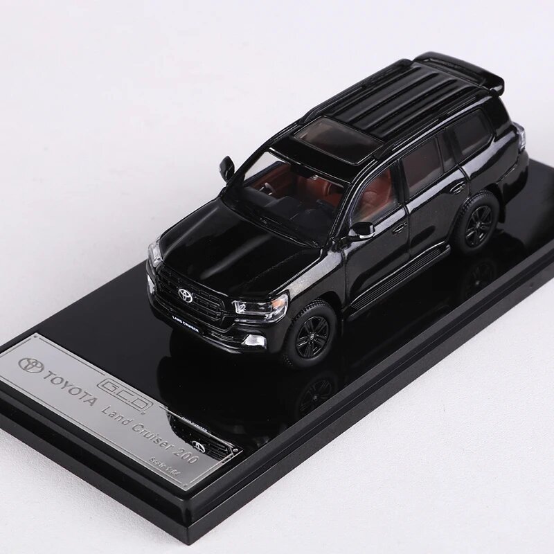 Модель автомобиля Toyota Land Cruiser 200, черный, 1:64