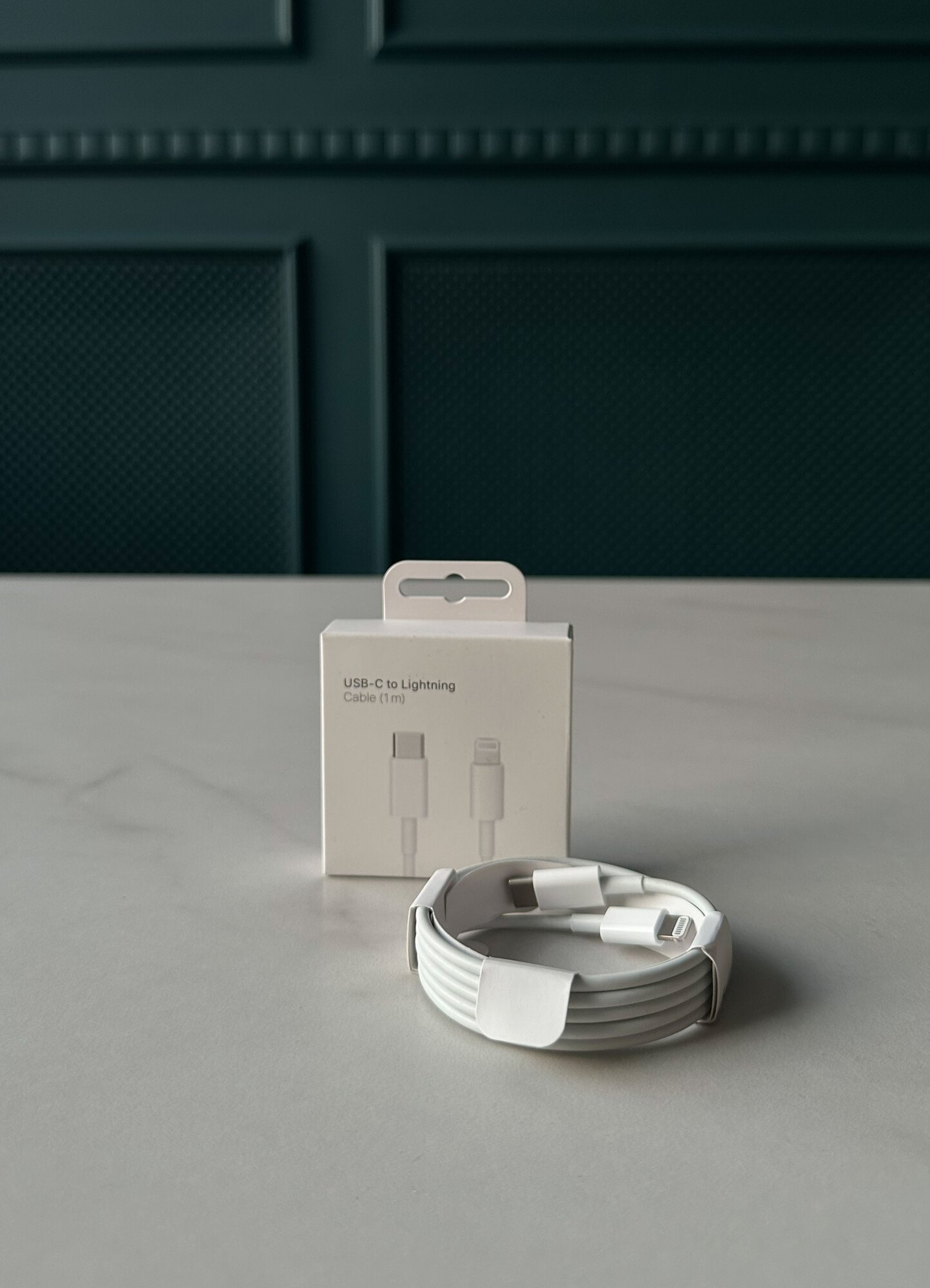 Кабель USB-C – Lightning 1 м (MUQ93ZM/A), быстрая зарядка PD, совместим с iPhone, iPad, AirPods