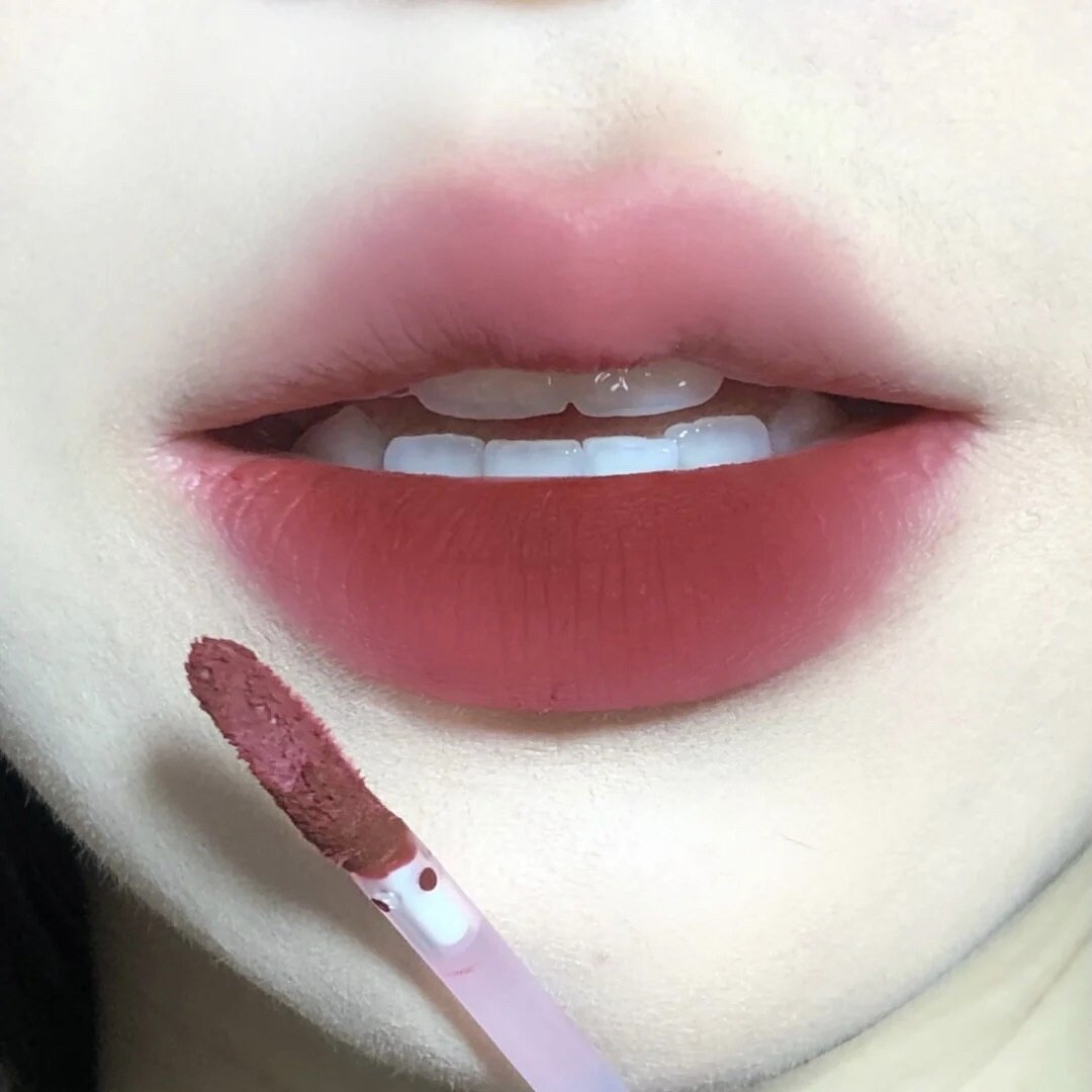 Осенне-зимняя цветовая серия small silver tube lip glaze бархатно-матовая 02# Червоный огонь чайный апельсин