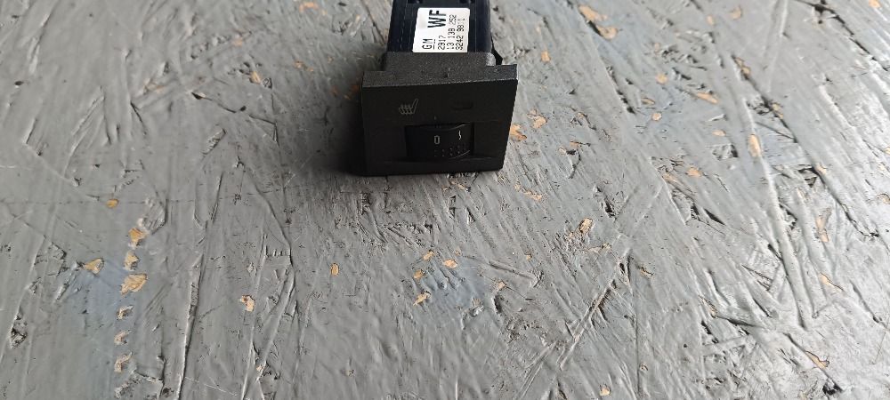 Кнопка обогрева сидений Opel Vectra C 13138252