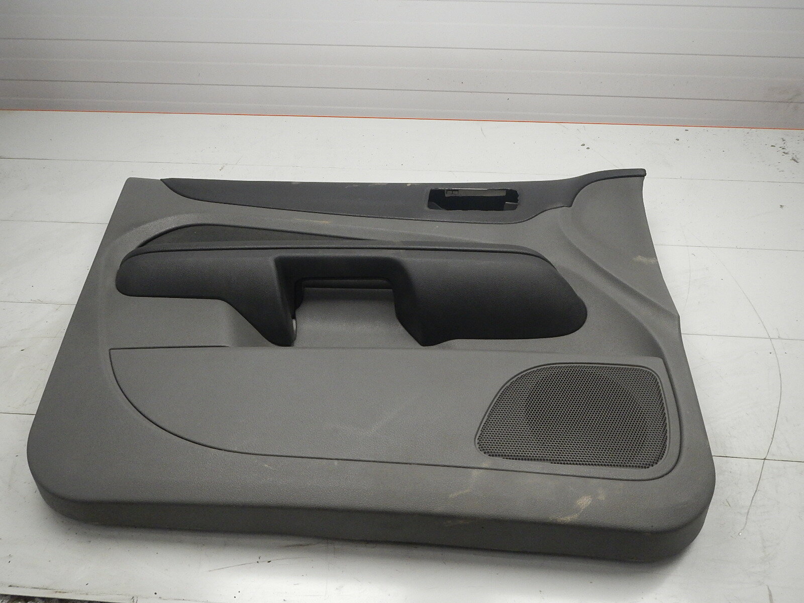 Б/У Обшивка двери передней левой, Ford (Форд)-FOCUS 2 (08-11) FORD FOCUS 2 (08-11) Царапины. 627881 FORD арт. 1683208